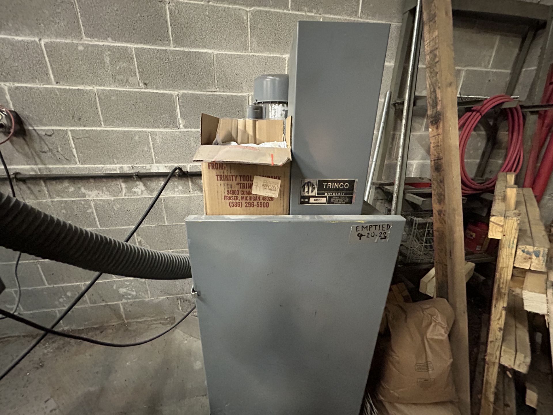 Trinco Model 48X24SL/400PT Dry Blast System w/ Pull Thru Dust Collector ...