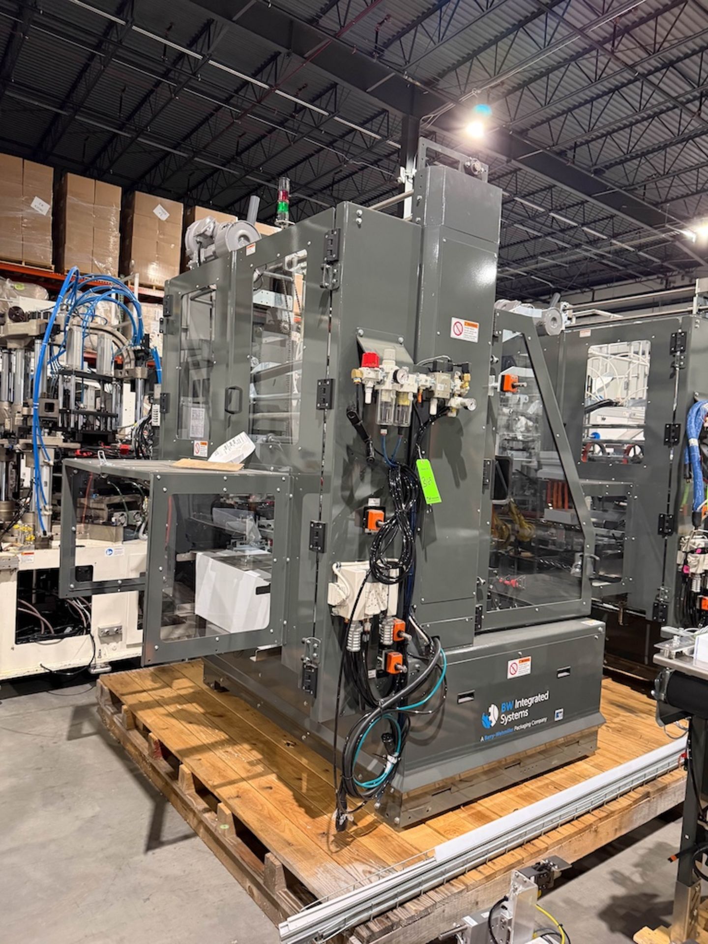 BW Integrated Systems TF600V Corrugated Tray Former, New in 2020, S/N ...