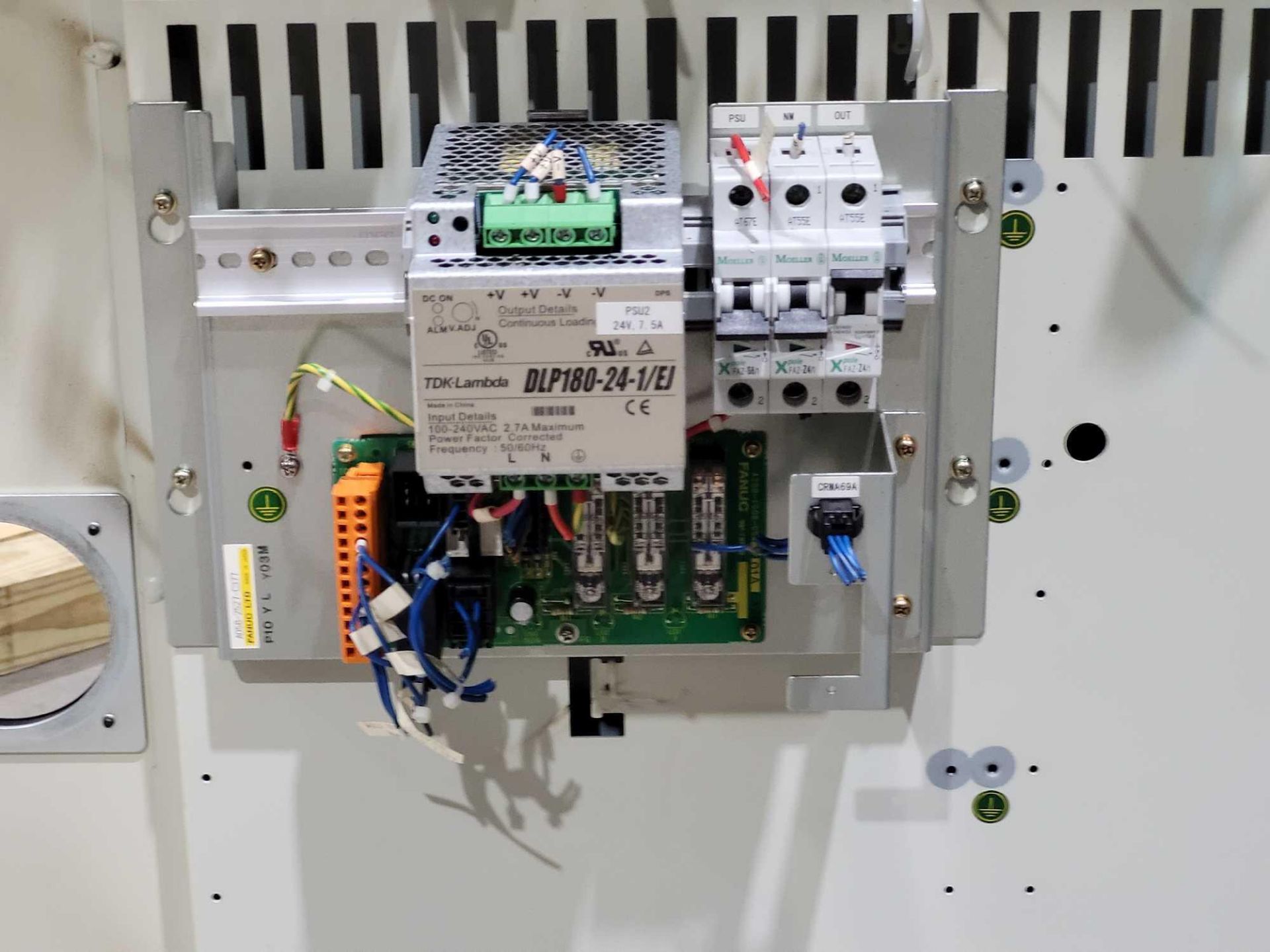FANUC ROBOT CONTROL CABINET A05B-2535-B055 SYSTEM R-30IA / LOT WEIGHT ...