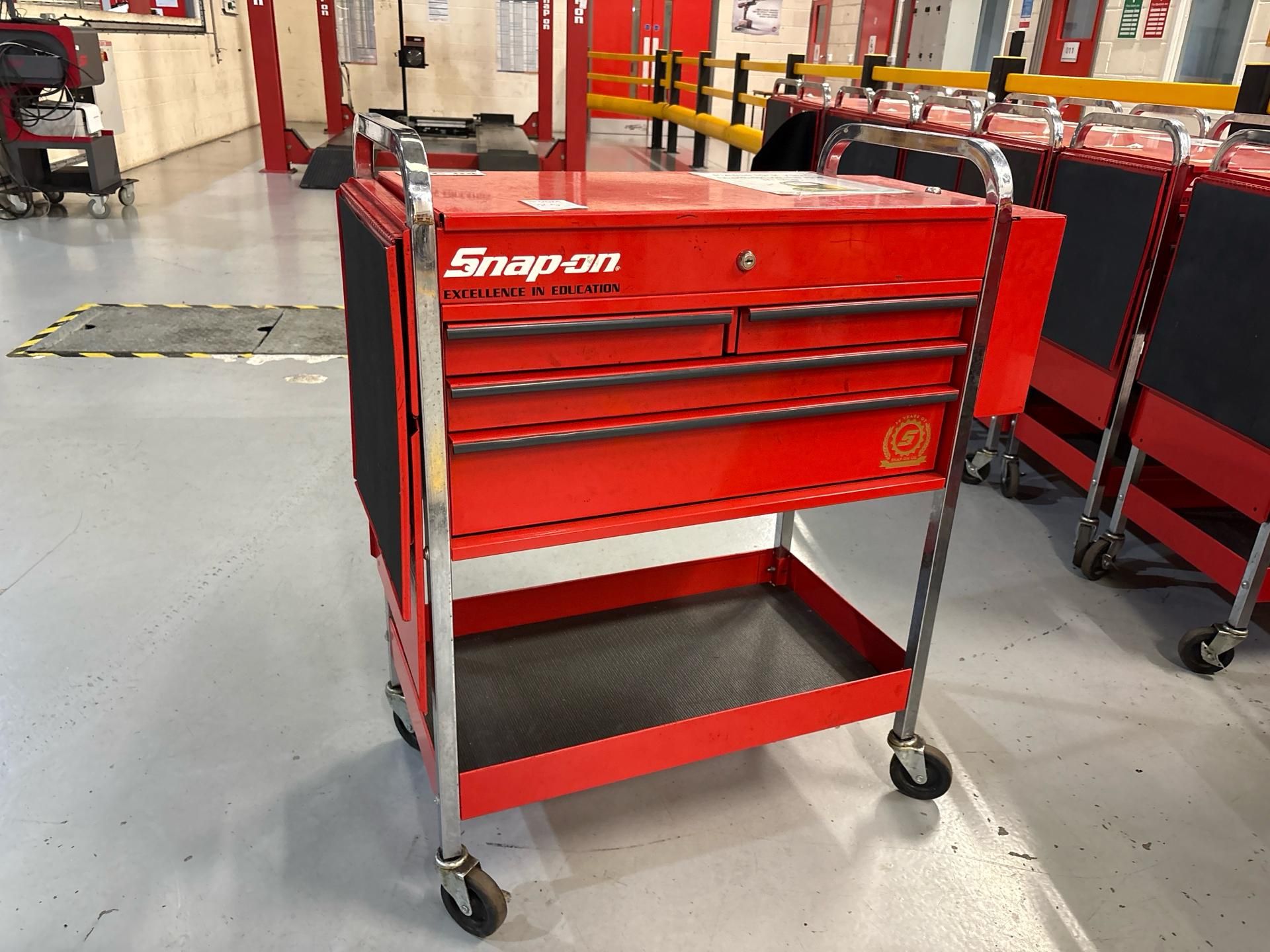 Blue Point Snap On Mobile 7T Roll Cart Includes any tools within ...
