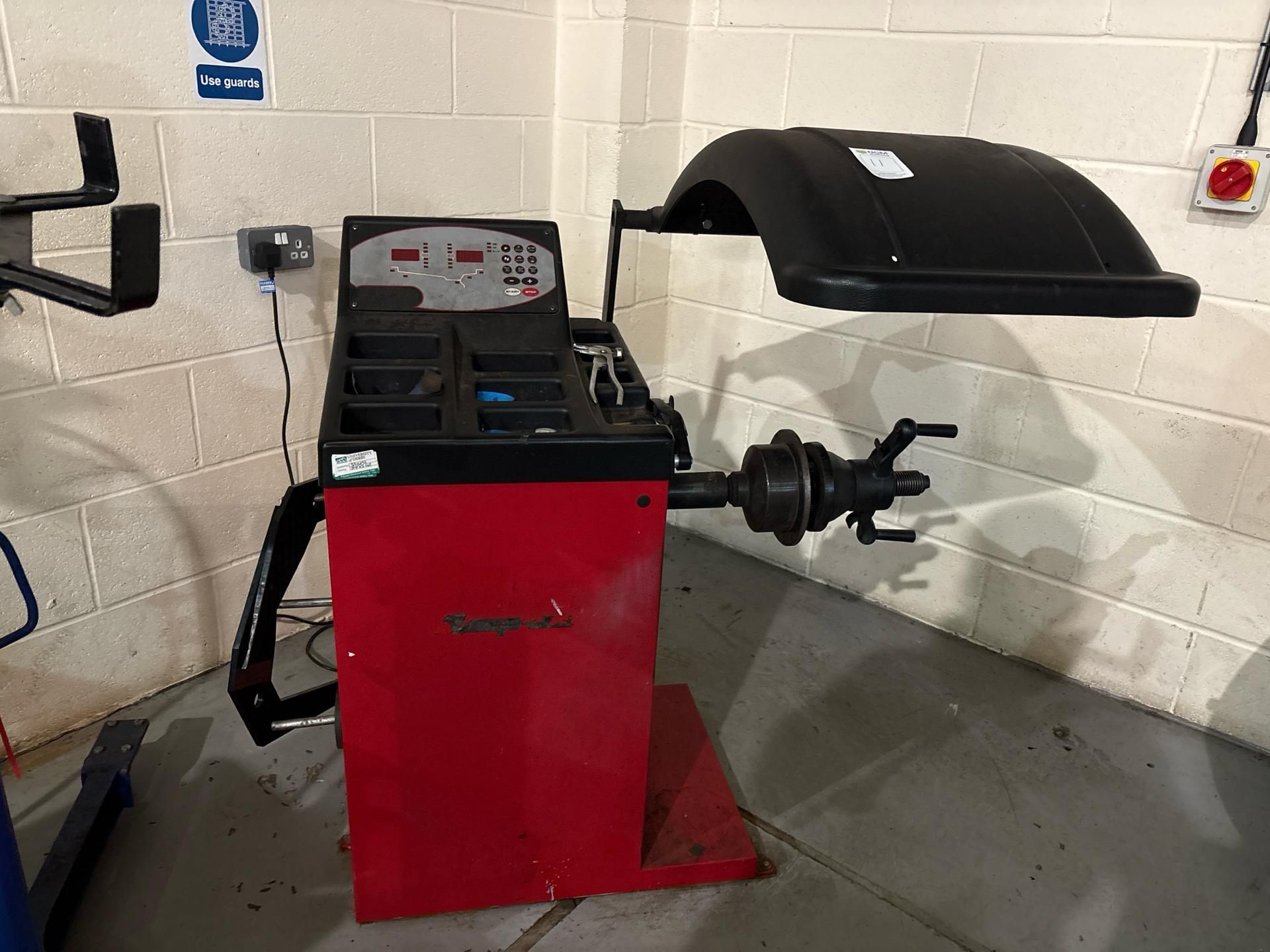 Snap On SWB9 Wheel Balancer Ral3000 50-60Hz 230V 1 Phase Approximate ...