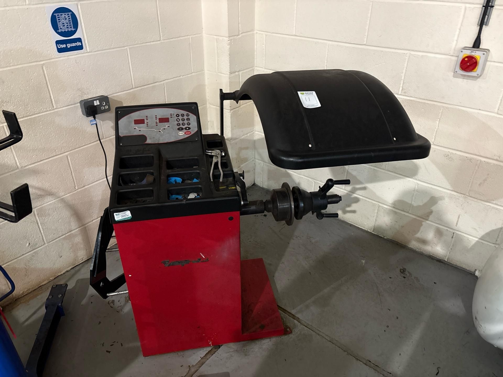 Snap On SWB9 Wheel Balancer Ral3000 50-60Hz 230V 1 Phase Approximate ...