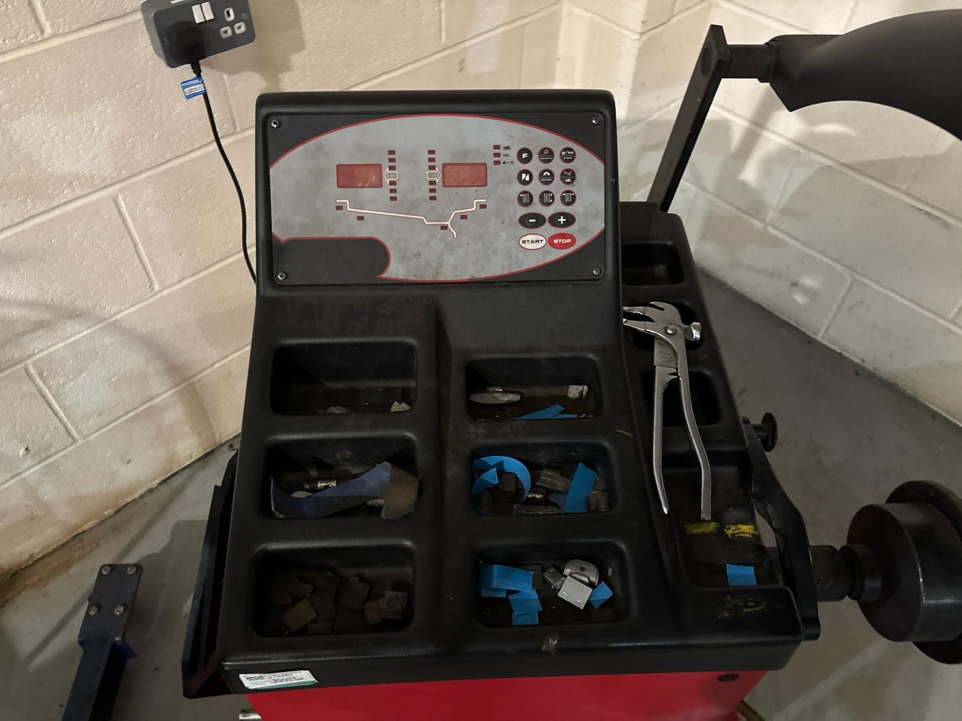 Snap On SWB9 Wheel Balancer Ral3000 50-60Hz 230V 1 Phase Approximate ...