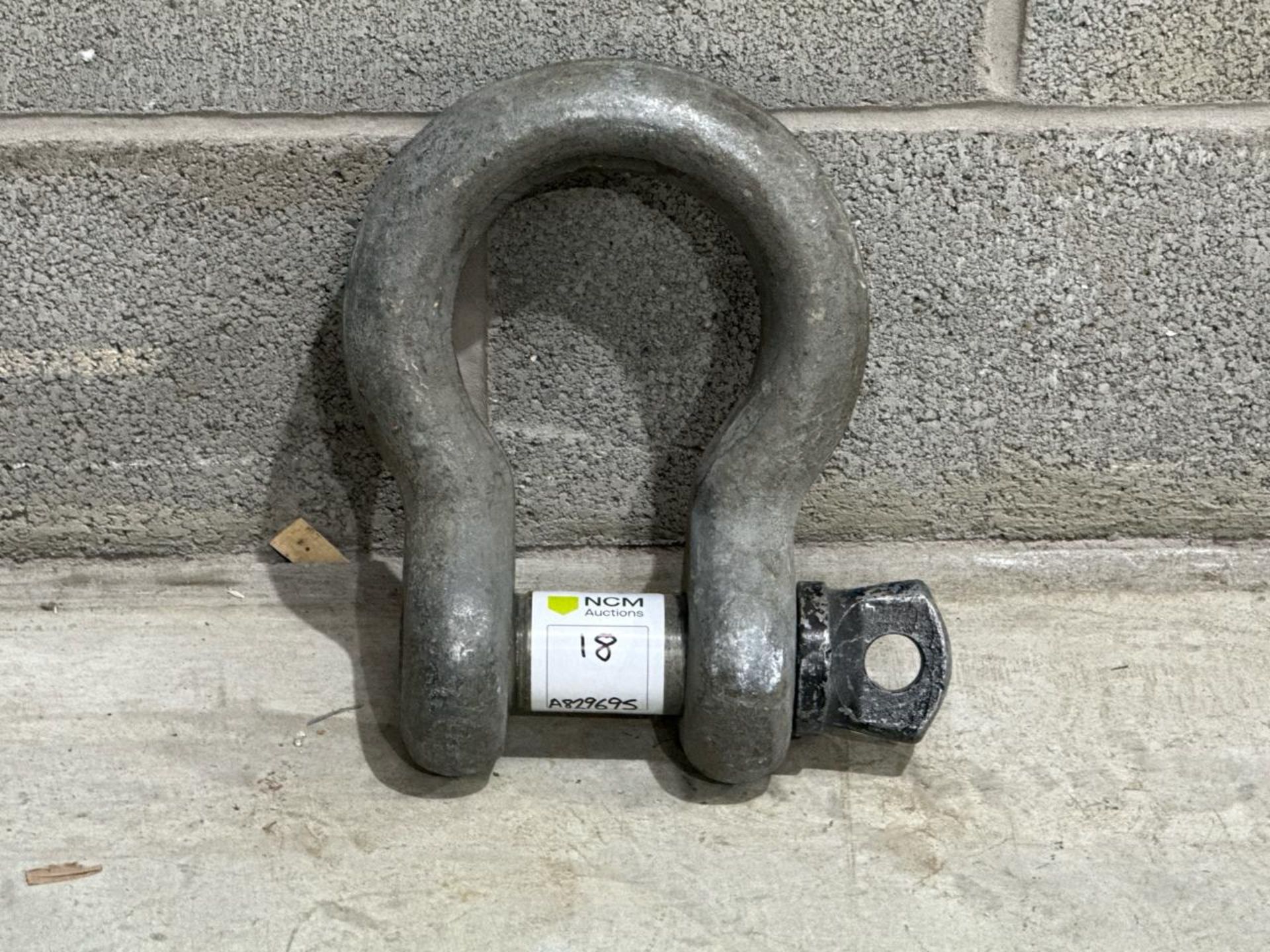 25T Alloy Bow Shackle Untested Approximate Dimensions: Height - 30cm ...