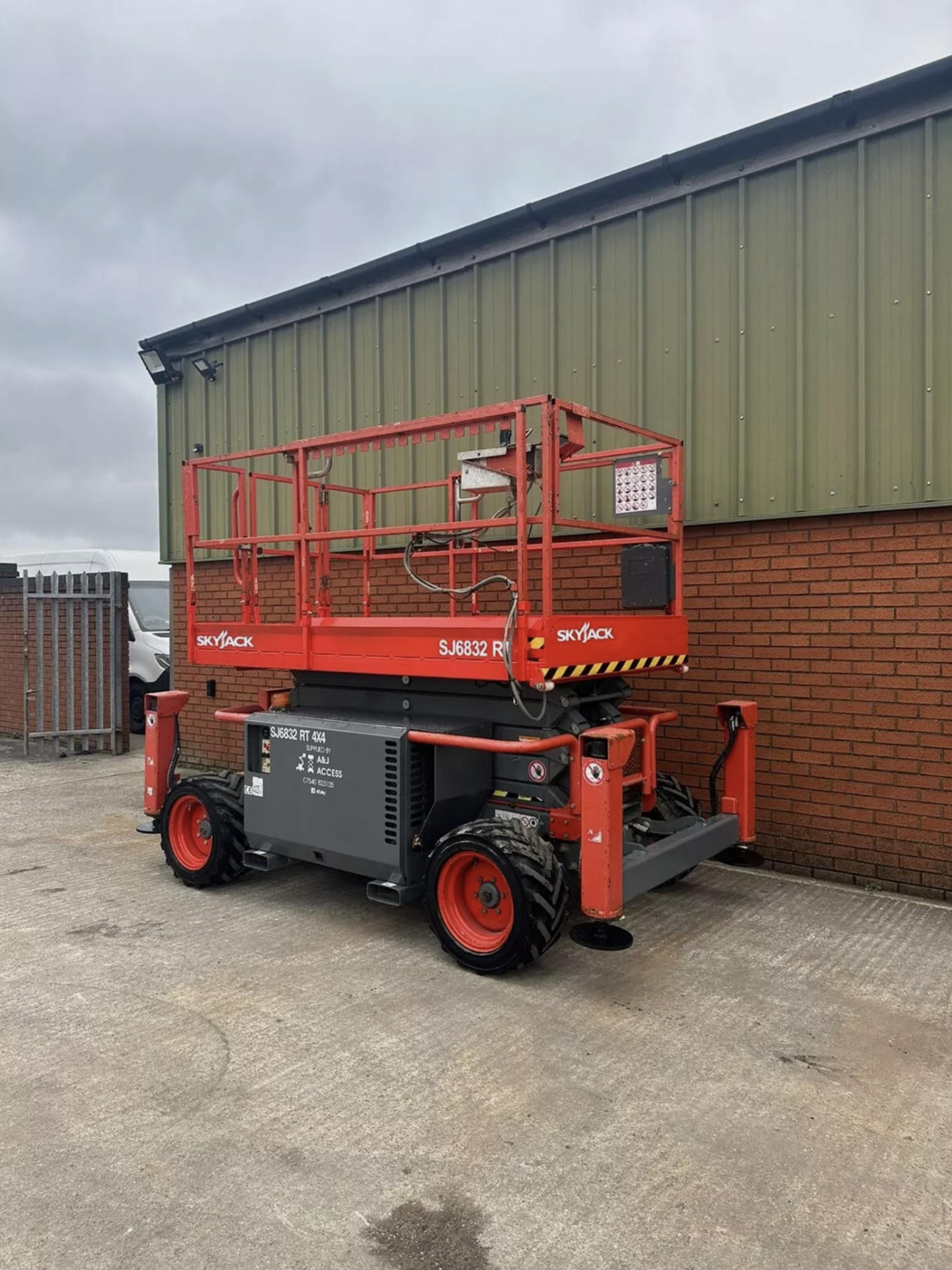 2015 - Skyjack SJ6832 (4x4) Diesel Scissor Lift / Cherry Picker ...