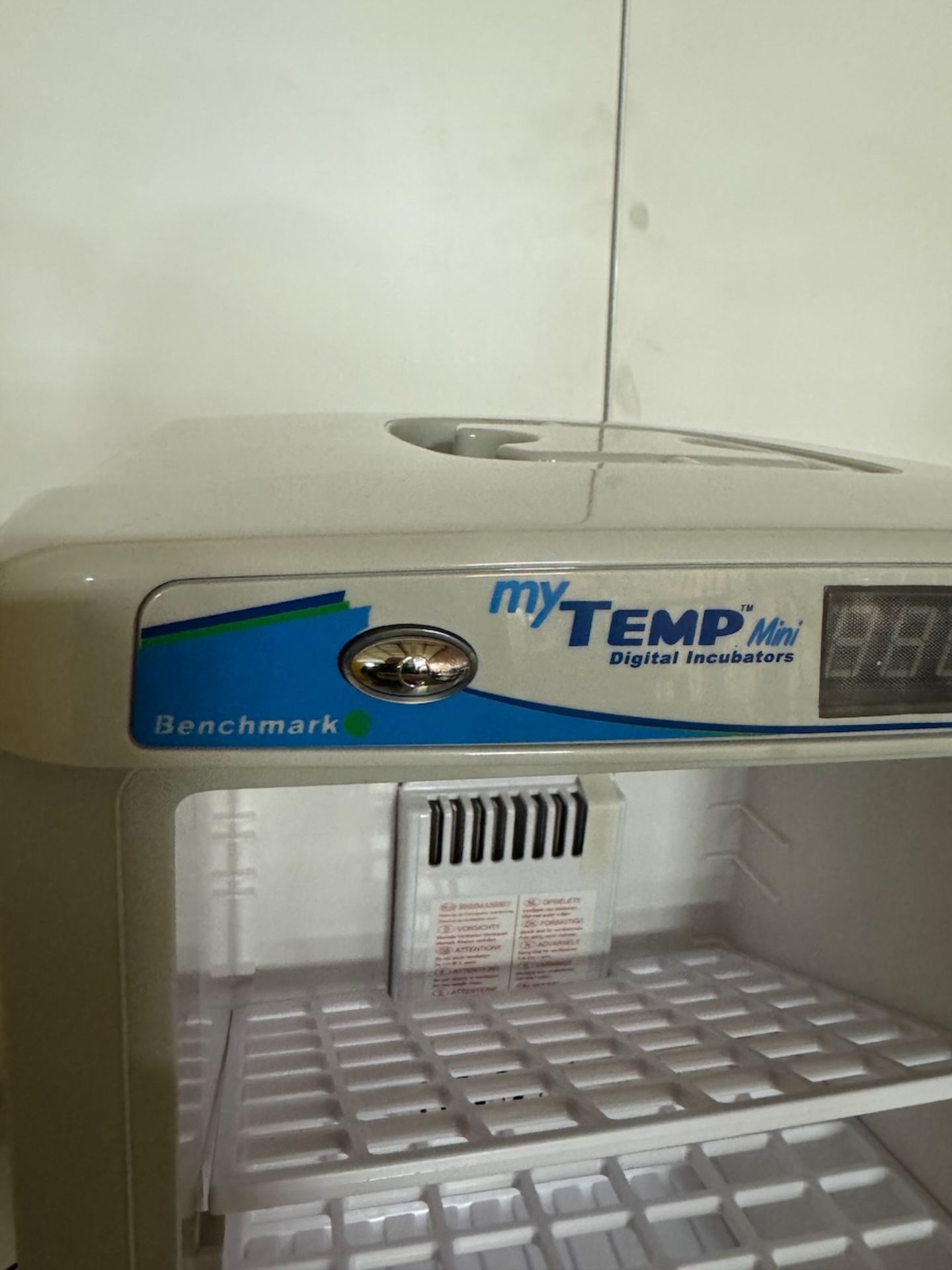 Benchmark mini digital incubator, model H2200-H.