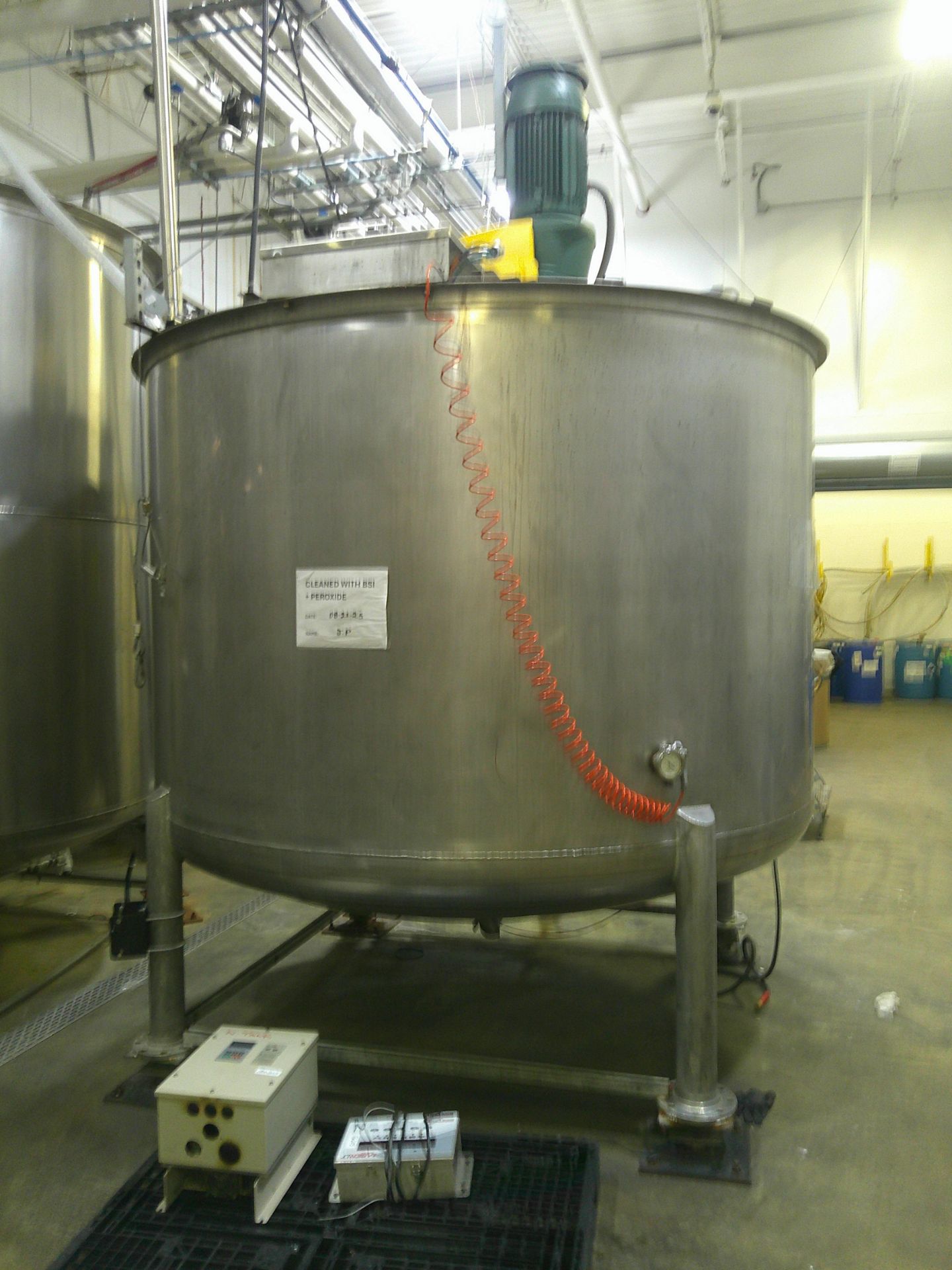 Stainless steel tank approx 7' x 5'6" with mixer, controls, load cells ...