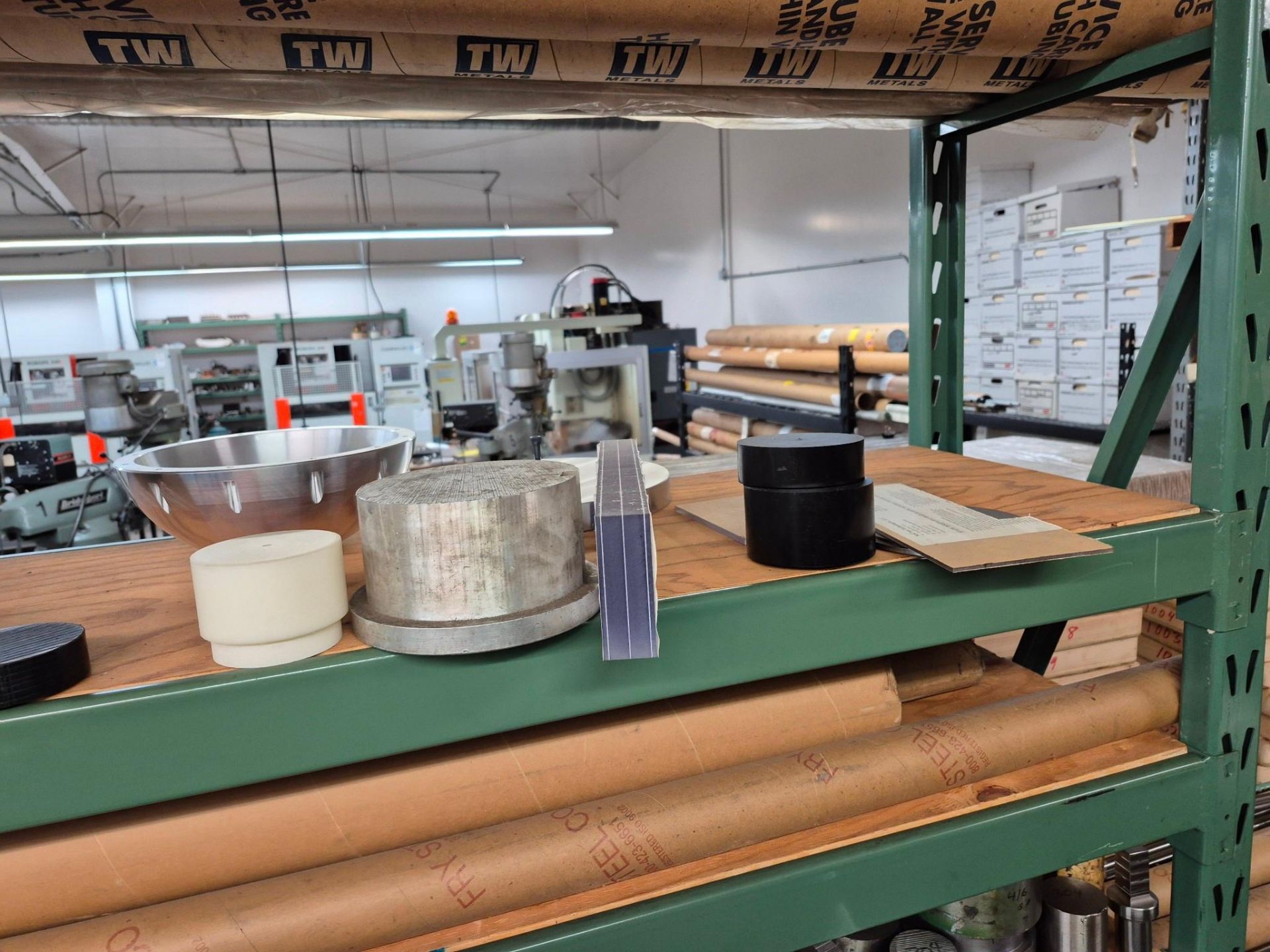 LOADED MEDIUM DUTY TEAR DROP SHOP RACK OF ASSORTED ROUND BAR STOCK ...