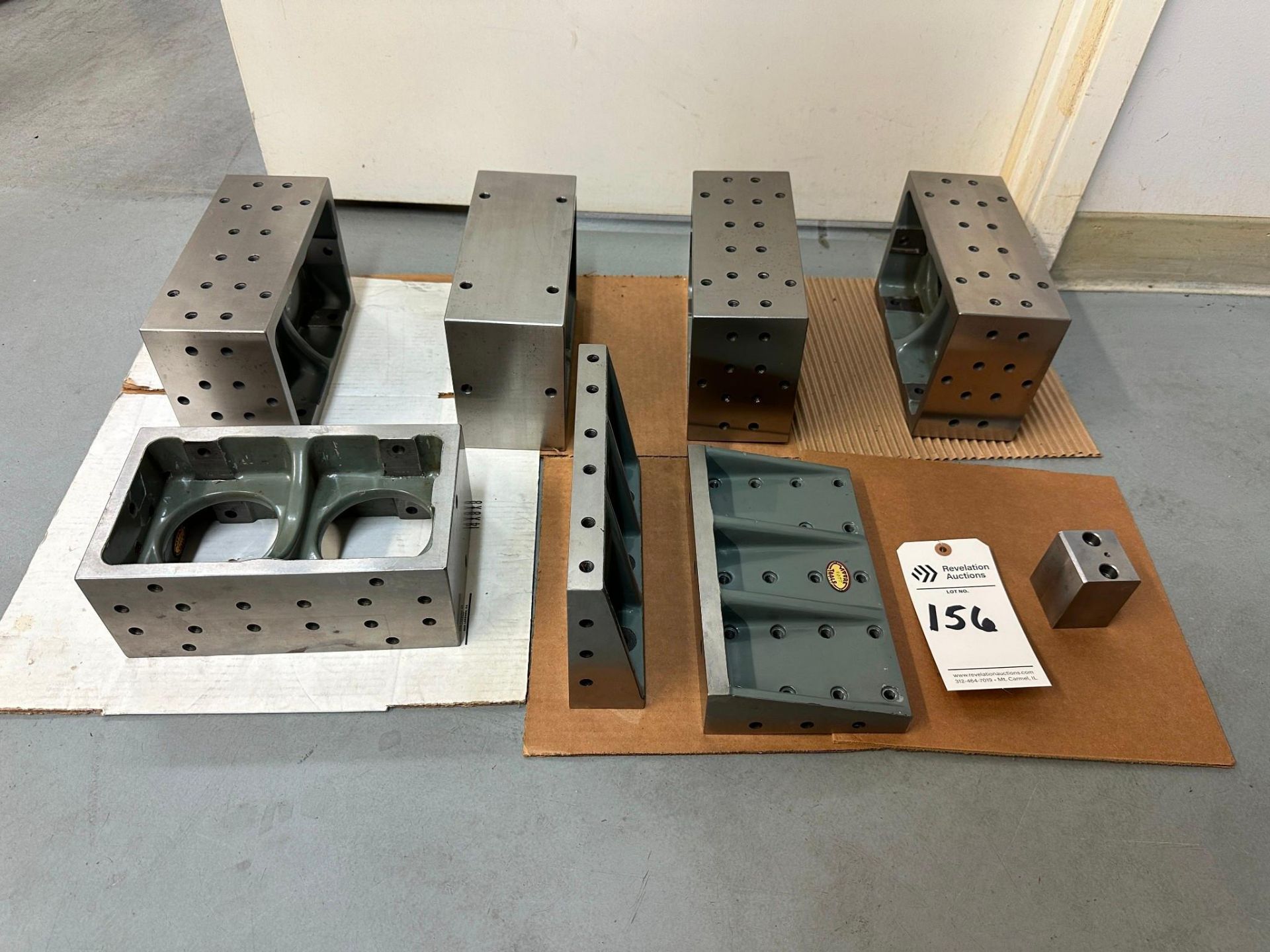 SELECTION OF MOORE TOOLS CAST STEEL ANGLE BLOCKS/PLATES IN STATE ...