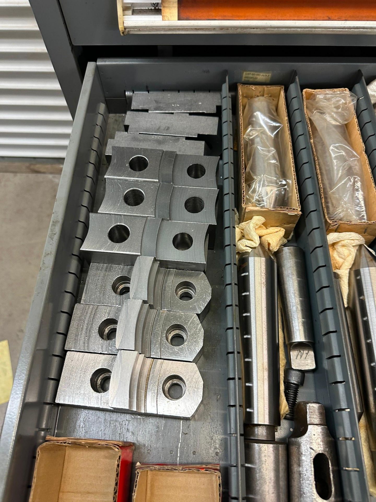 LATHE CENTERS, TAPER SLEEVES, ADAPTERS, STEP BLOCKS, V-BLOCKS, TAPERED ...