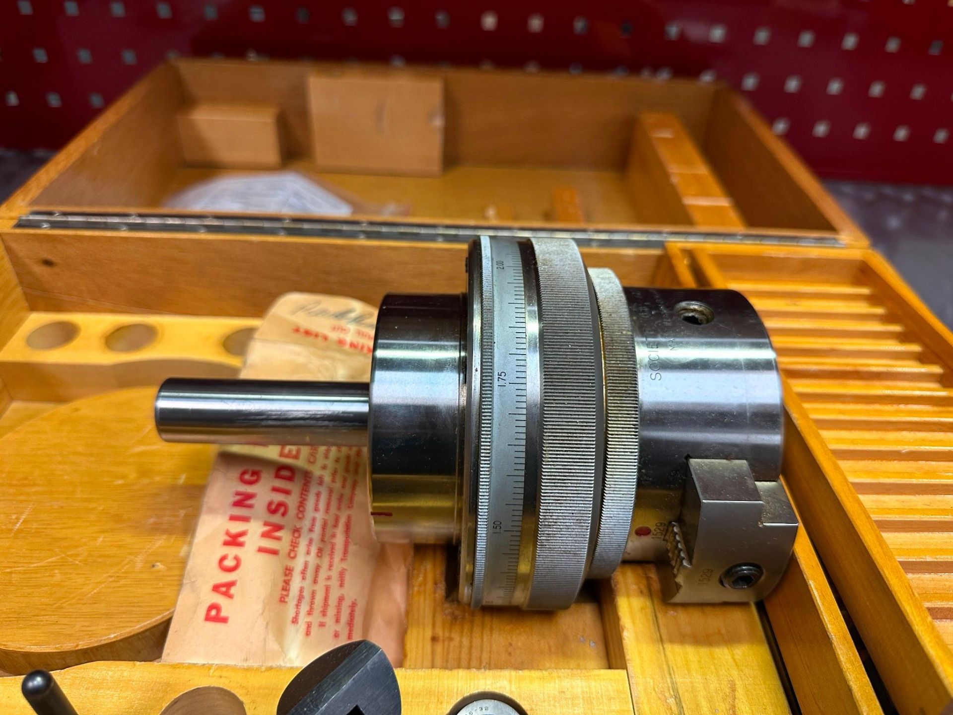 SOCIETE SIP GENEVOISE 562 UNIVERSAL MACHINE BORING HEAD 0-2.25