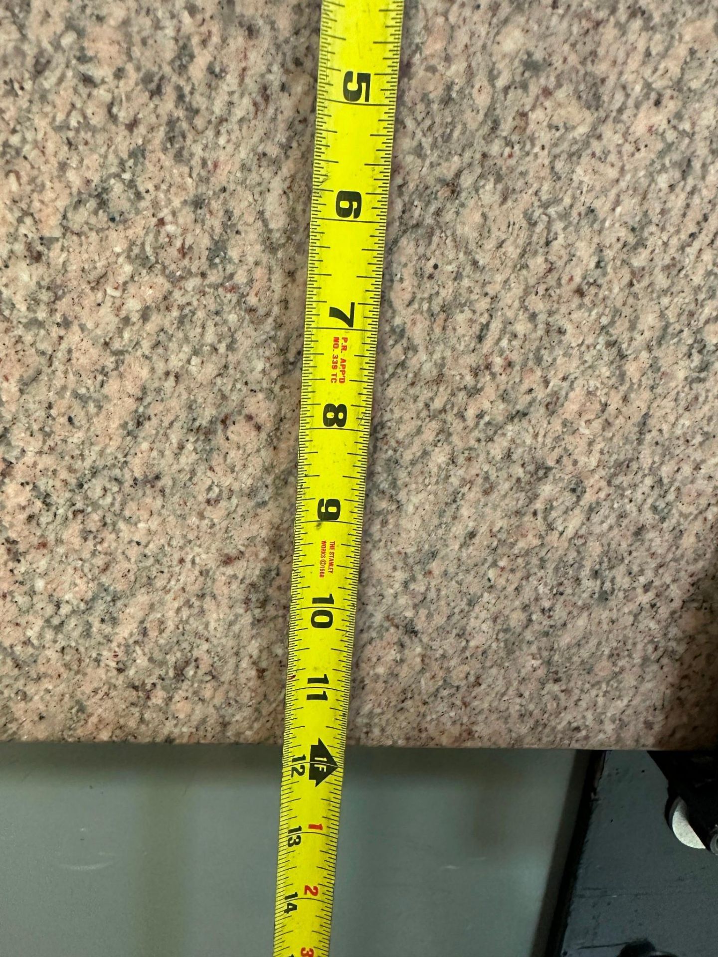 STARRETT CRYSTAL PINK GRANITE SURFACE PLATE WITH VIBRATION ISOLATION ...