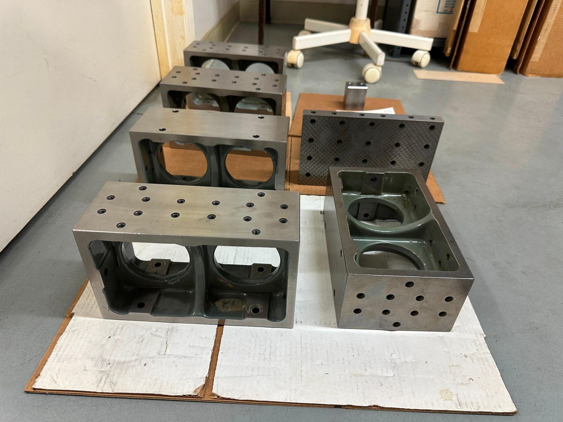 SELECTION OF MOORE TOOLS CAST STEEL ANGLE BLOCKS/PLATES IN STATE ...