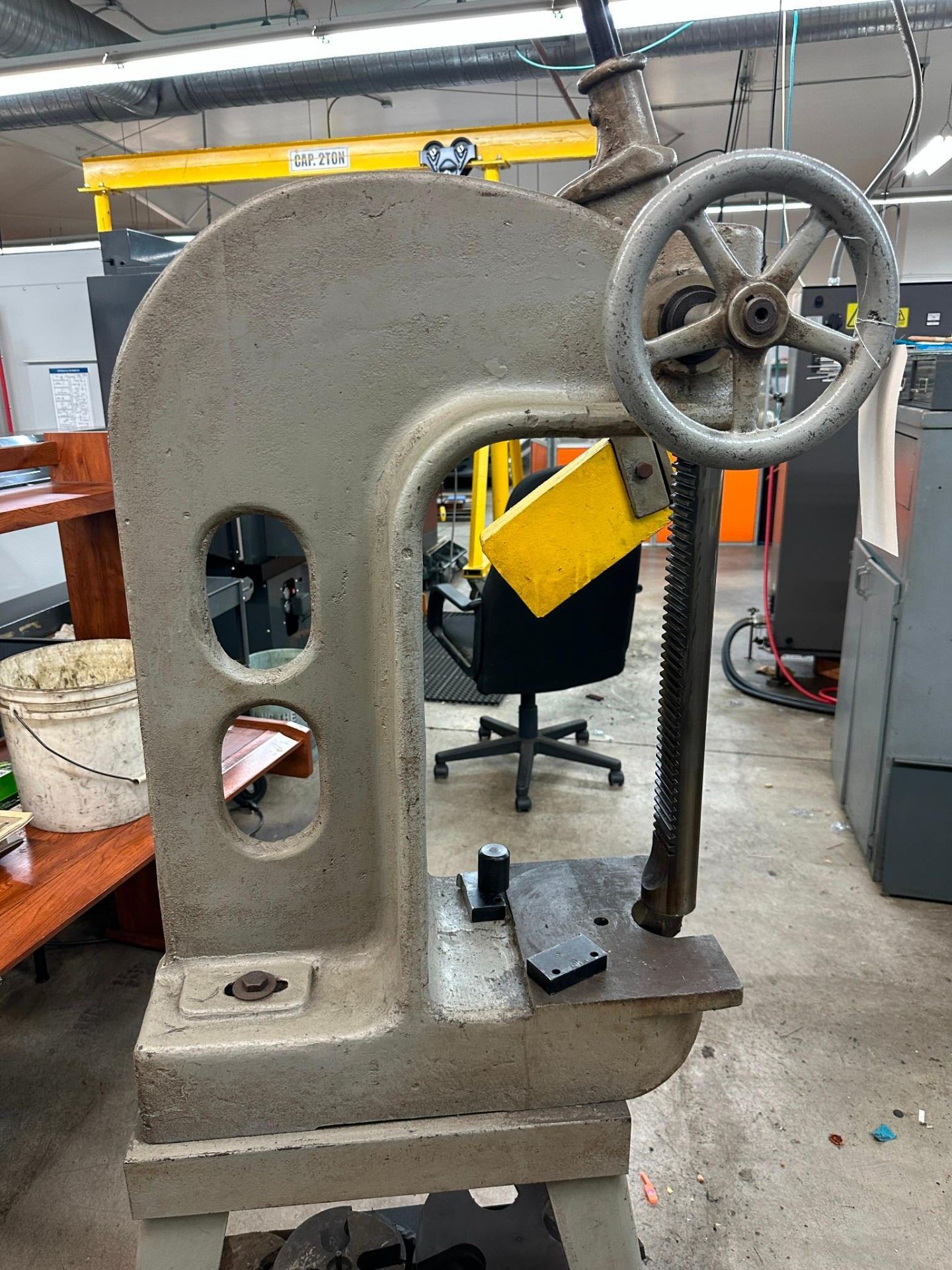 GREENERD 3-3/4 TON ARBOR PRESS ON STAND W/ MISC. BASE PLATES IN STATE ...
