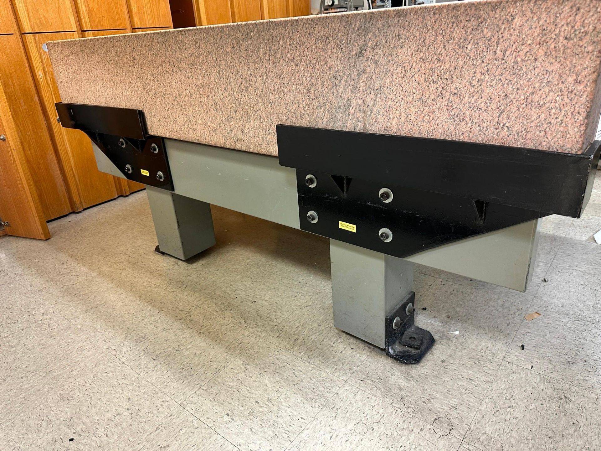 STARRETT CRYSTAL PINK GRANITE SURFACE PLATE WITH VIBRATION ISOLATION ...