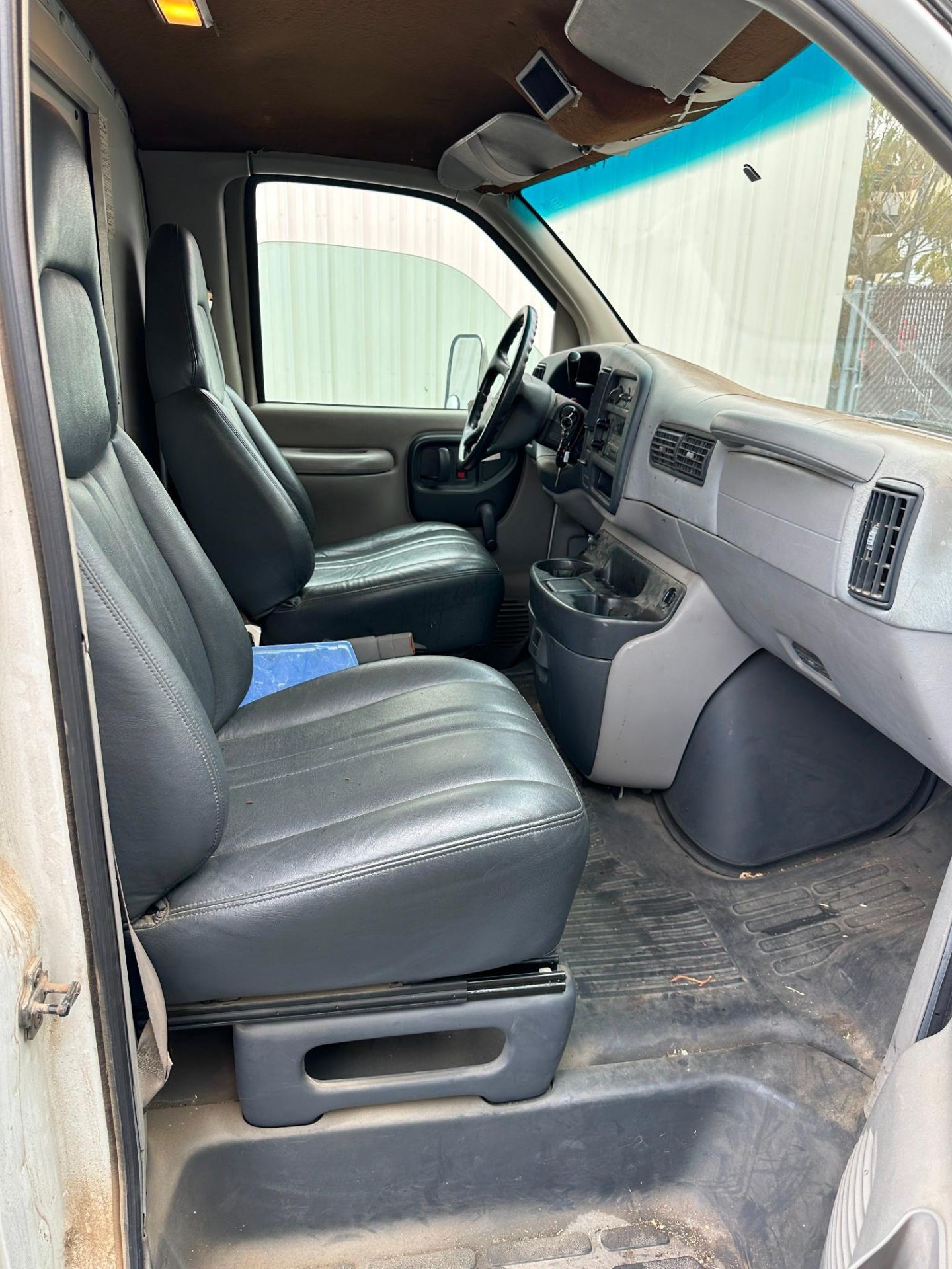 1997 CHEVY MODEL P30 1 TON BOX VAN WITH 5.7L V8 AND ROYAL TRUCK BODY ...