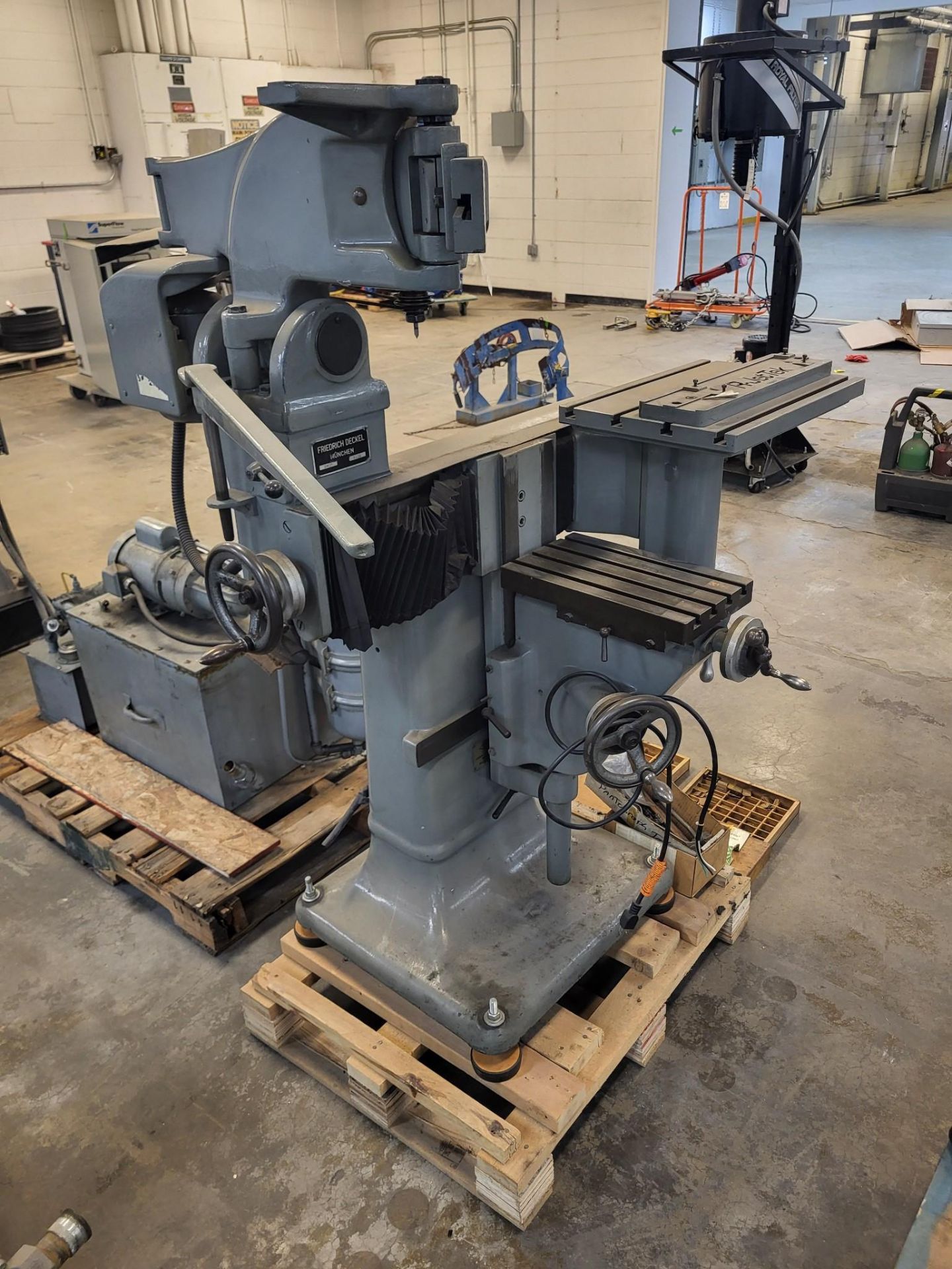 FRIEDRICH DECKEL GK21 UNIVERSAL ENGRAVING AND COPY MILLING MACHINE