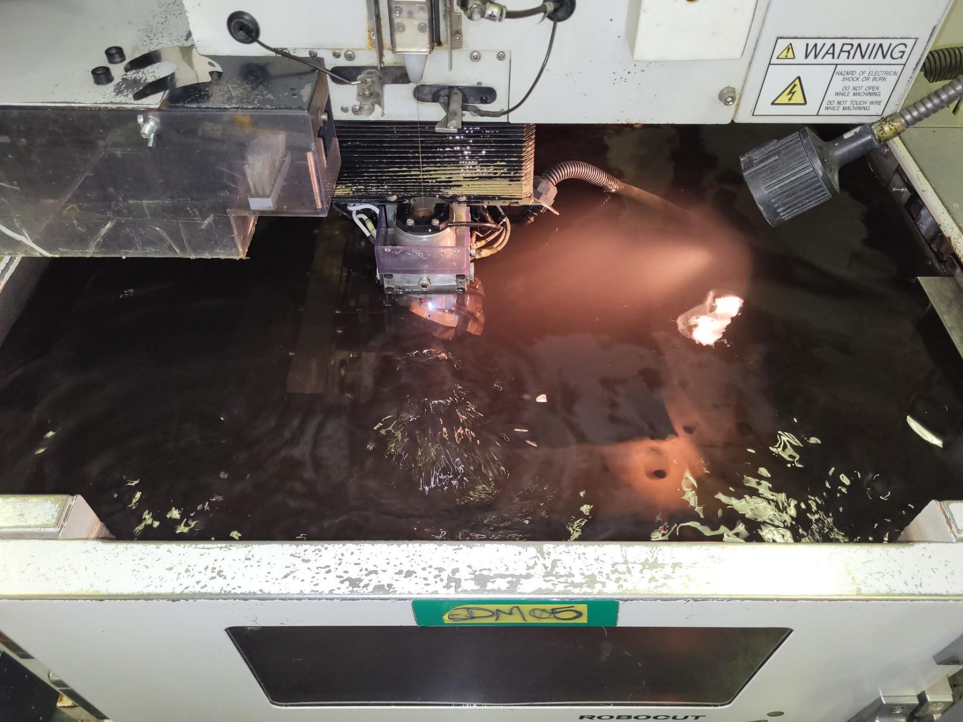 2004 FANUC ROBOCUT ALPHA OIC 7" CNC WIRE EDM WITH AUTO WIRE THREAD ...