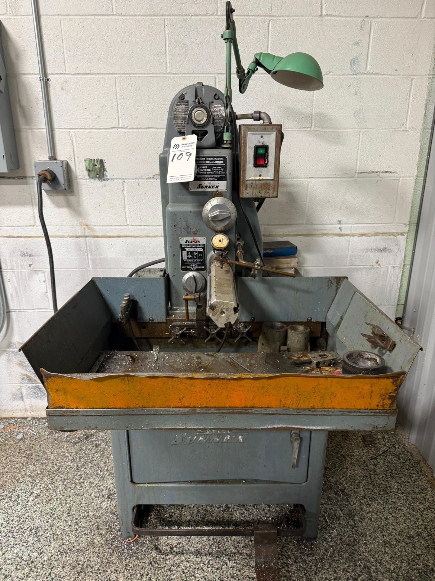 SUNNEN MBB1650-MS PRECISION HONING MACHINE W/ A LARGE AMOUNT OF TOOLING ...