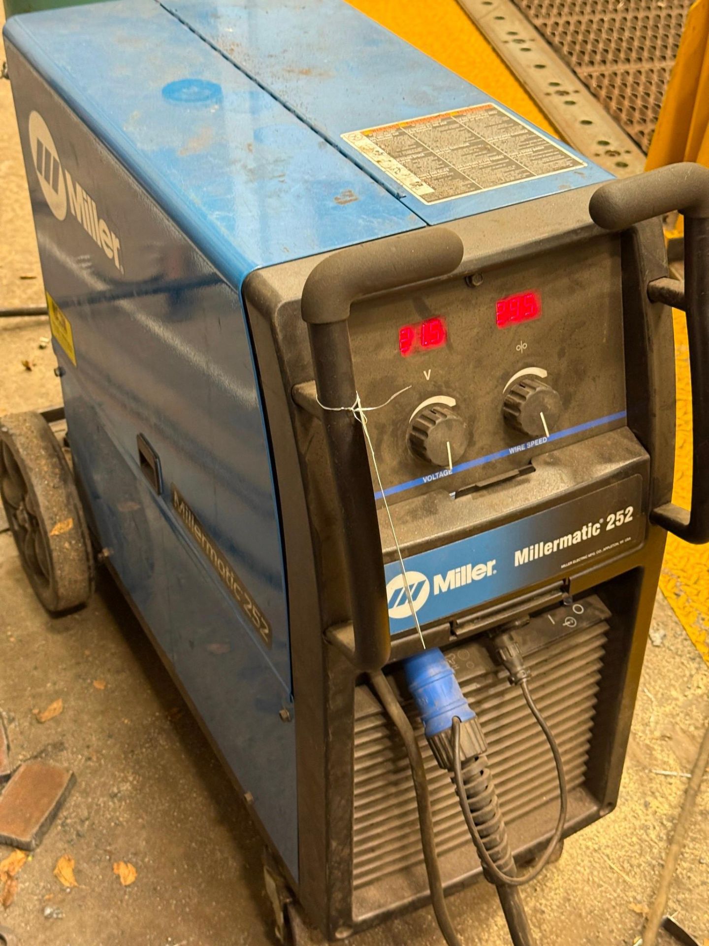 2023 MILLER MILLERMATIC 252 MIG WELDER ON CART W/ACCESSORIES SN ...