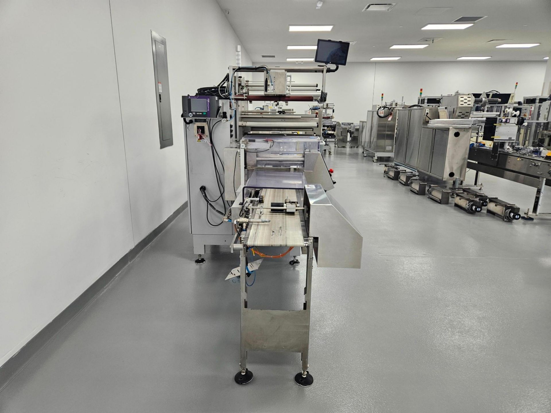 BOSCH PACK 201 POUCHING MACHINE BY INFEED CONVEYOR, EACH FLIGHT CONVEYS ...