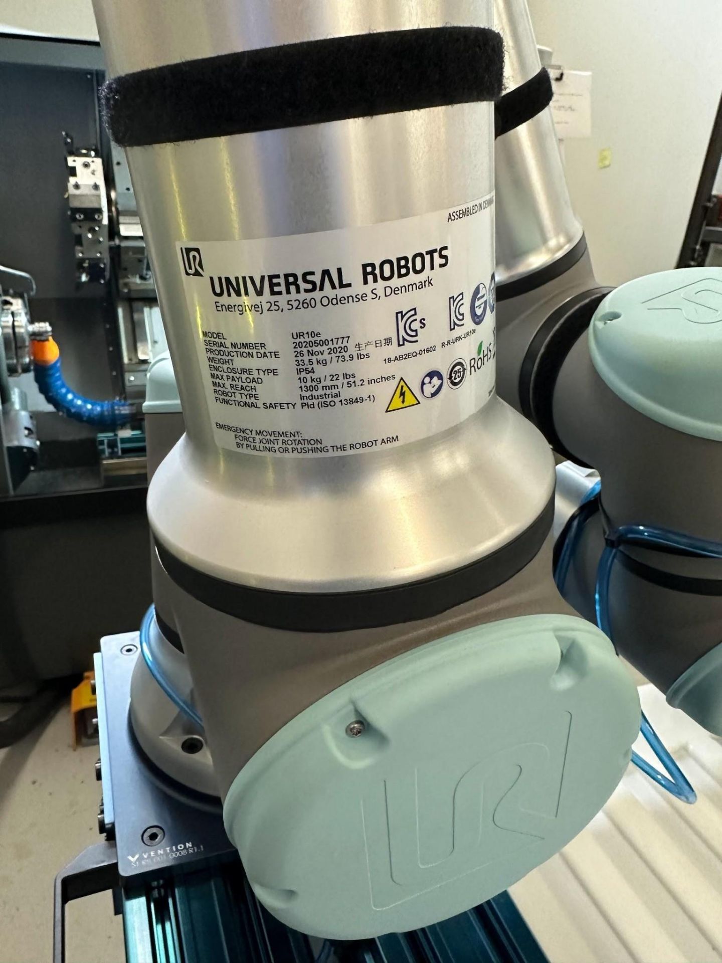 2020 UR10E ROBOT W/ CUSTOM DRAWER-STYLE STAND EXCELLENT CONDITION ONLY ...