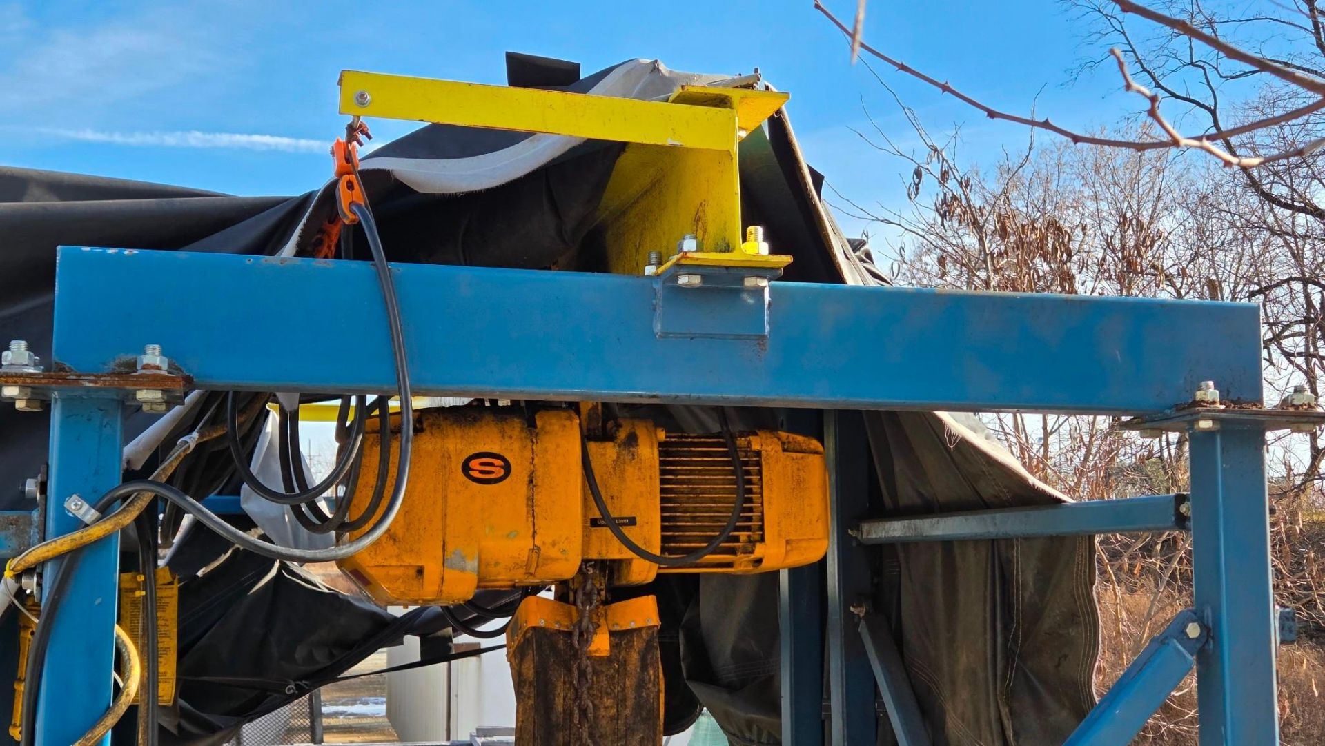 FLEXICON BULK BAG UNLOADER W/ 2-TON HARRINGTON HOIST & LIFTING FRAME ...