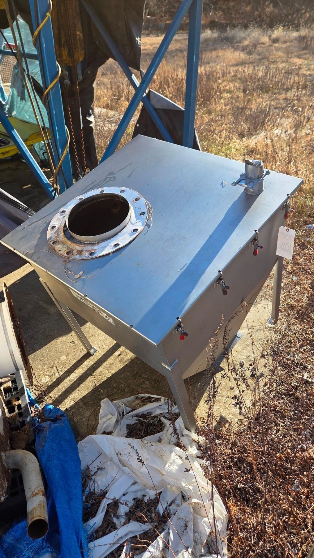 STAINLESS STEEL GRAVITY FEED HOPPER