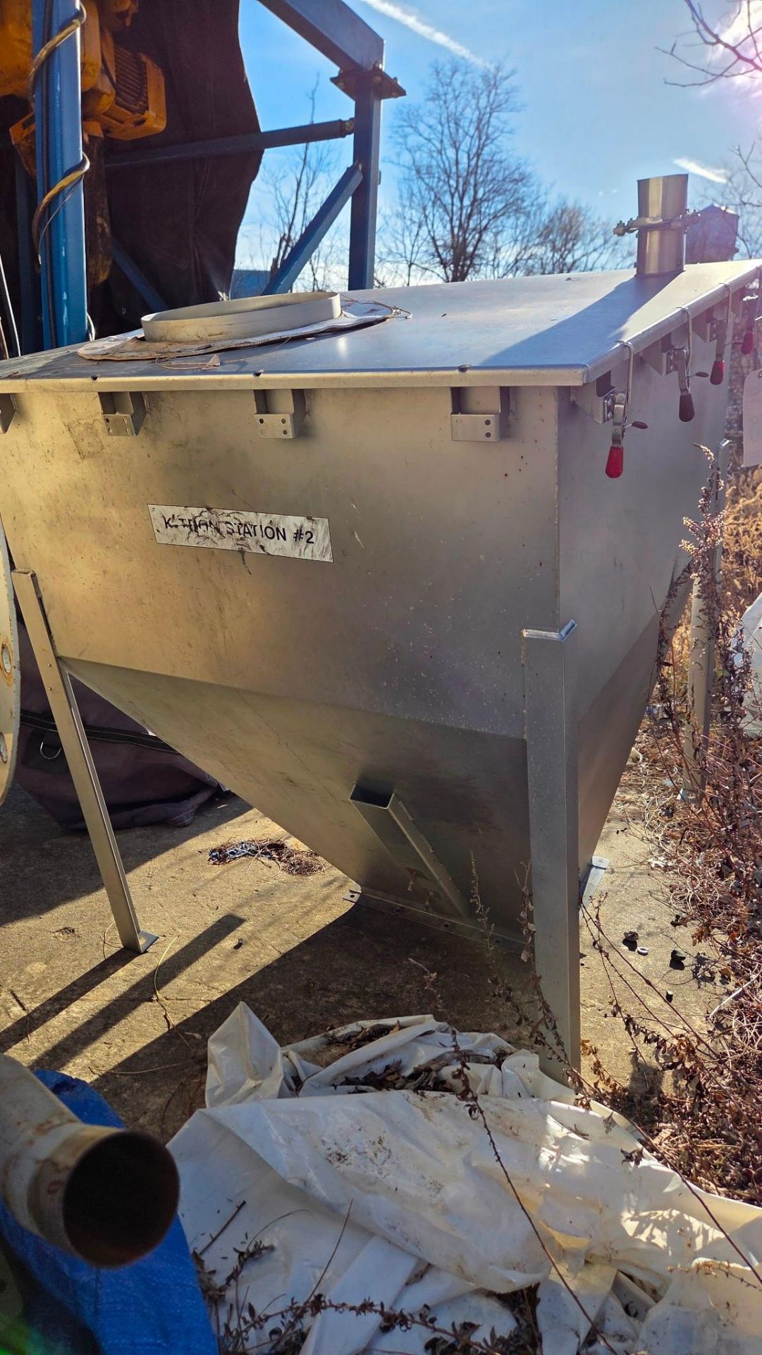 STAINLESS STEEL GRAVITY FEED HOPPER