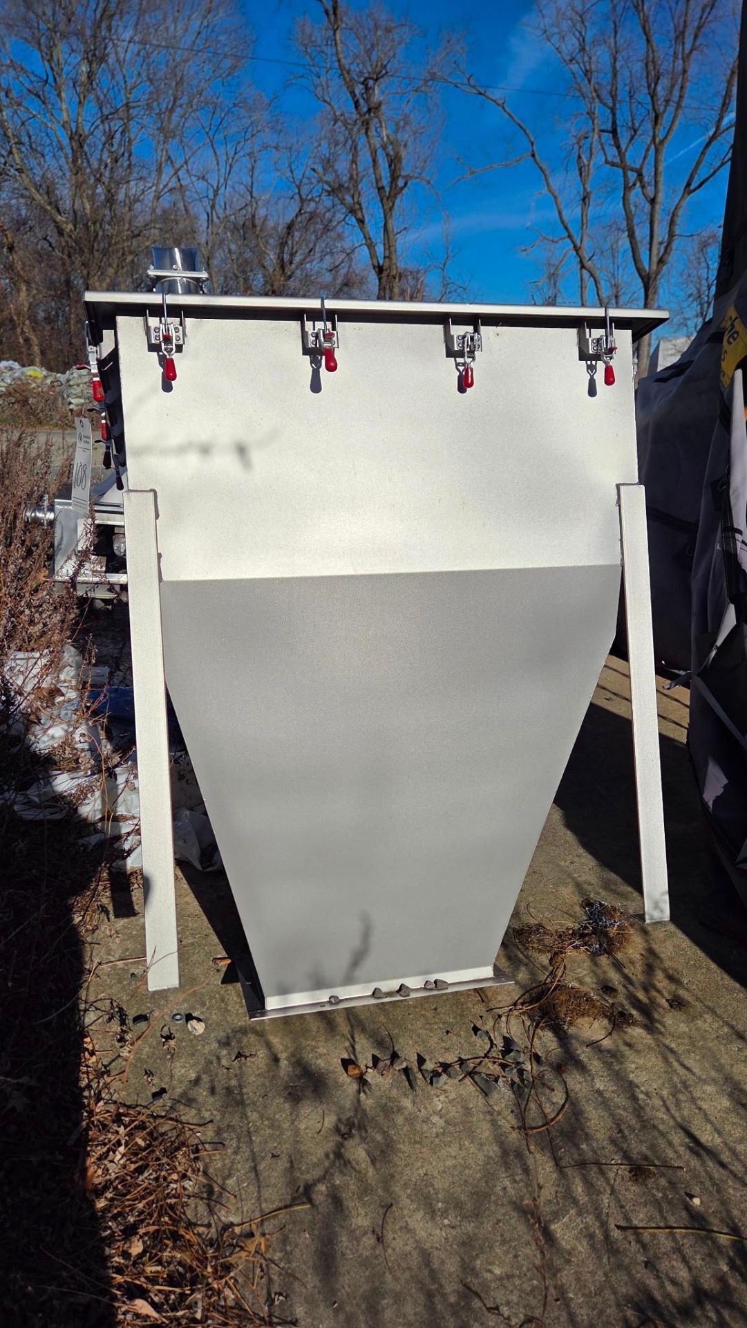 STAINLESS STEEL GRAVITY FEED HOPPER