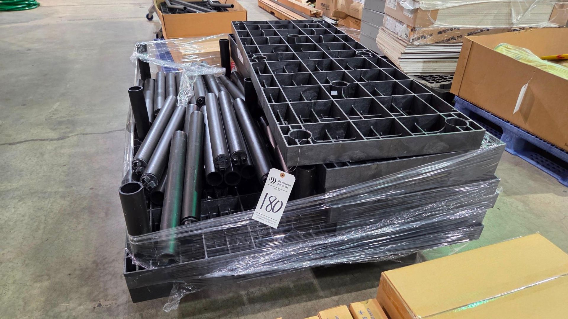 SKID OF PLASTIC TABLES & LEGS