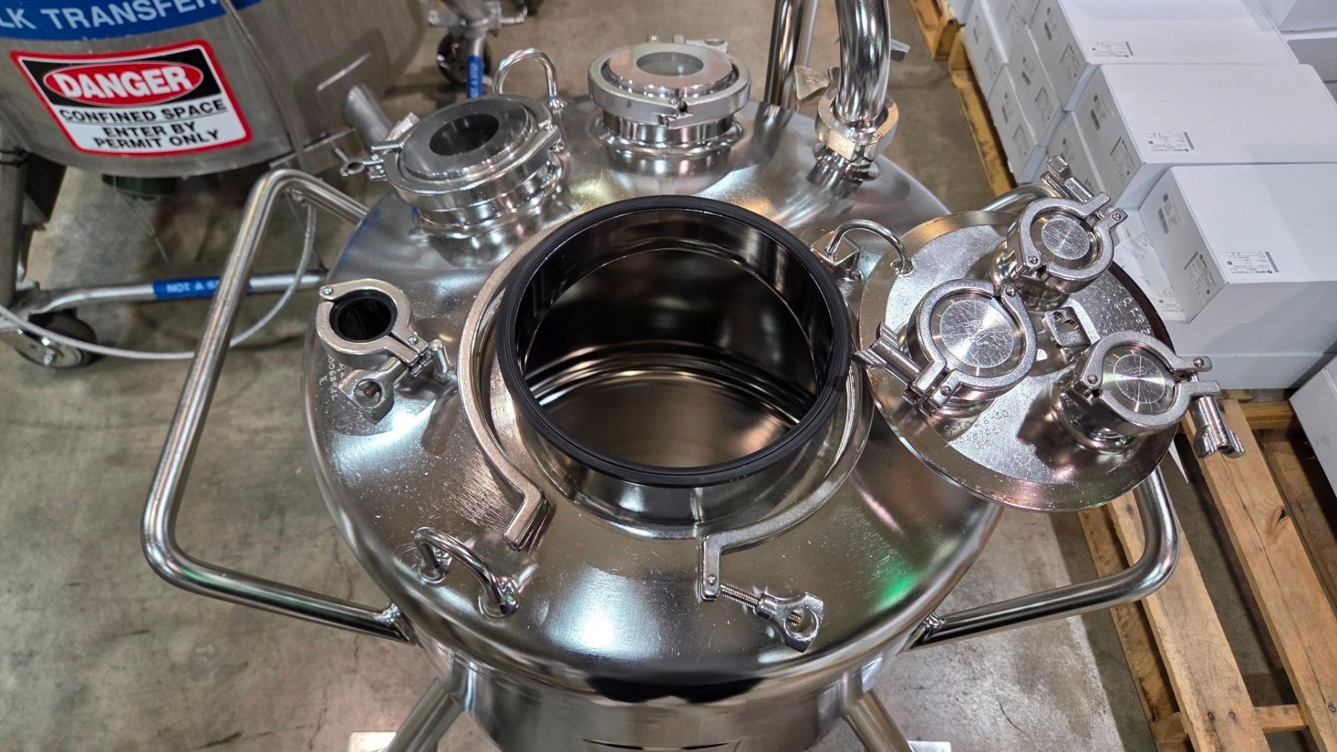 80 GALLON STAINLESS STEEL REACTOR TANK SN: S102610 VESSEL MAWP: 30PSI ...