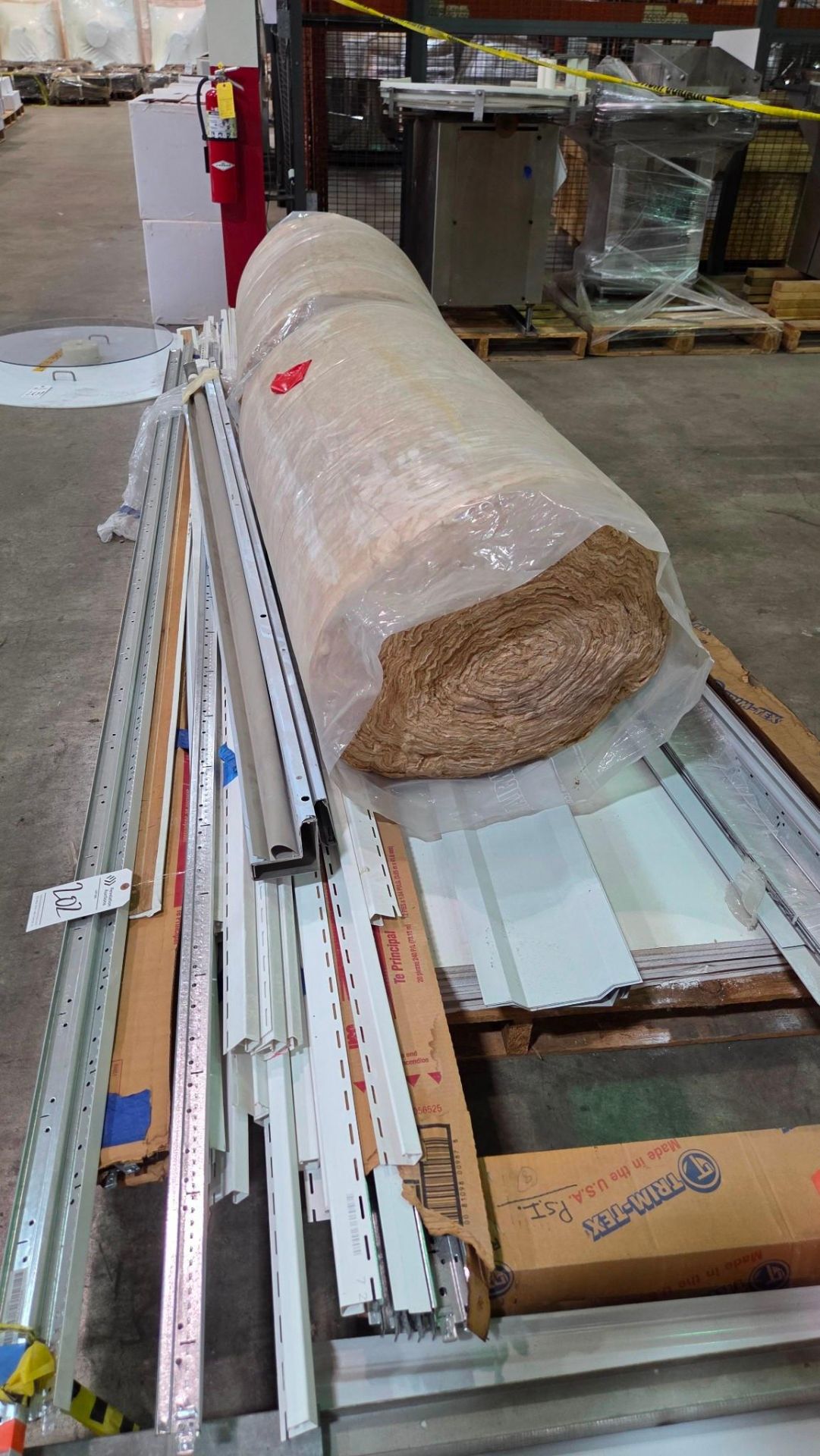 LOT OF BUILDING CONSTRUCTION MATERIALS/ INSULATION/ VINYL TRIM PIECES ...