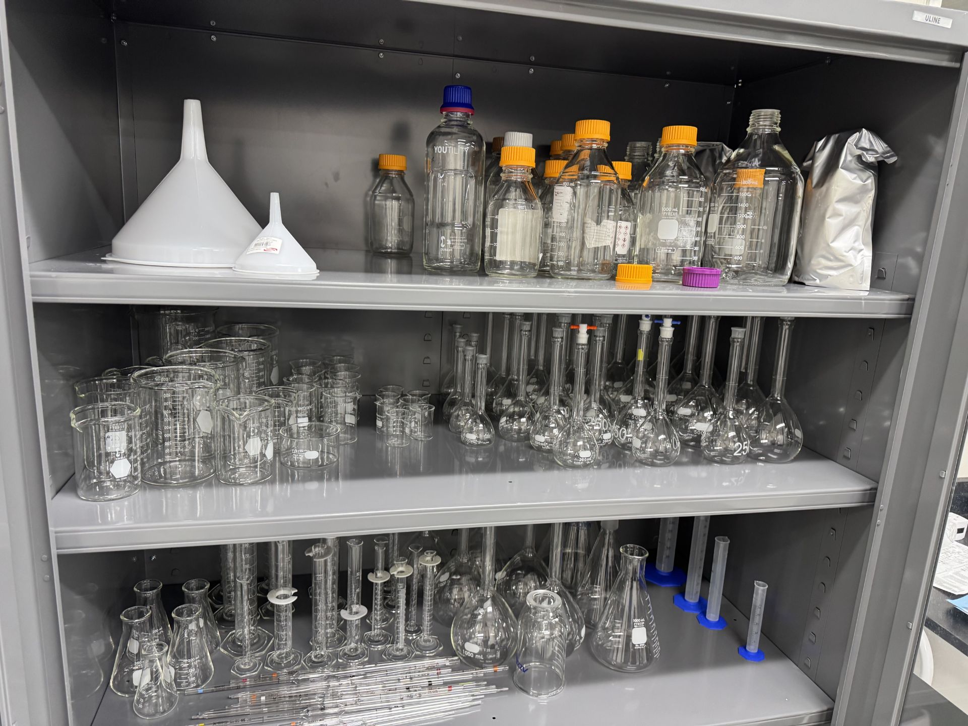 [LOT] of Uline Display Cabinet w/ Lab Glassware, assorted bottles ...