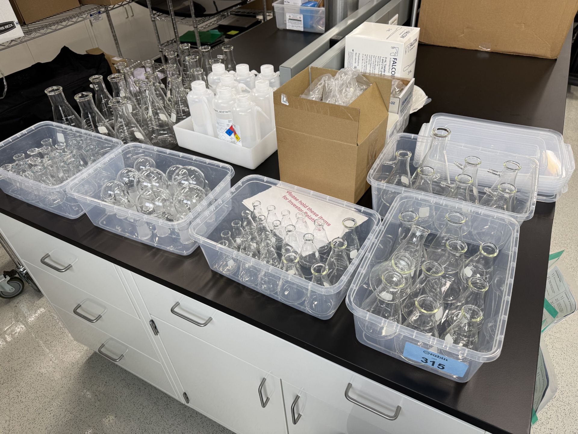 [LOT] of Uline Display Cabinet w/ Lab Glassware, assorted flasks as ...