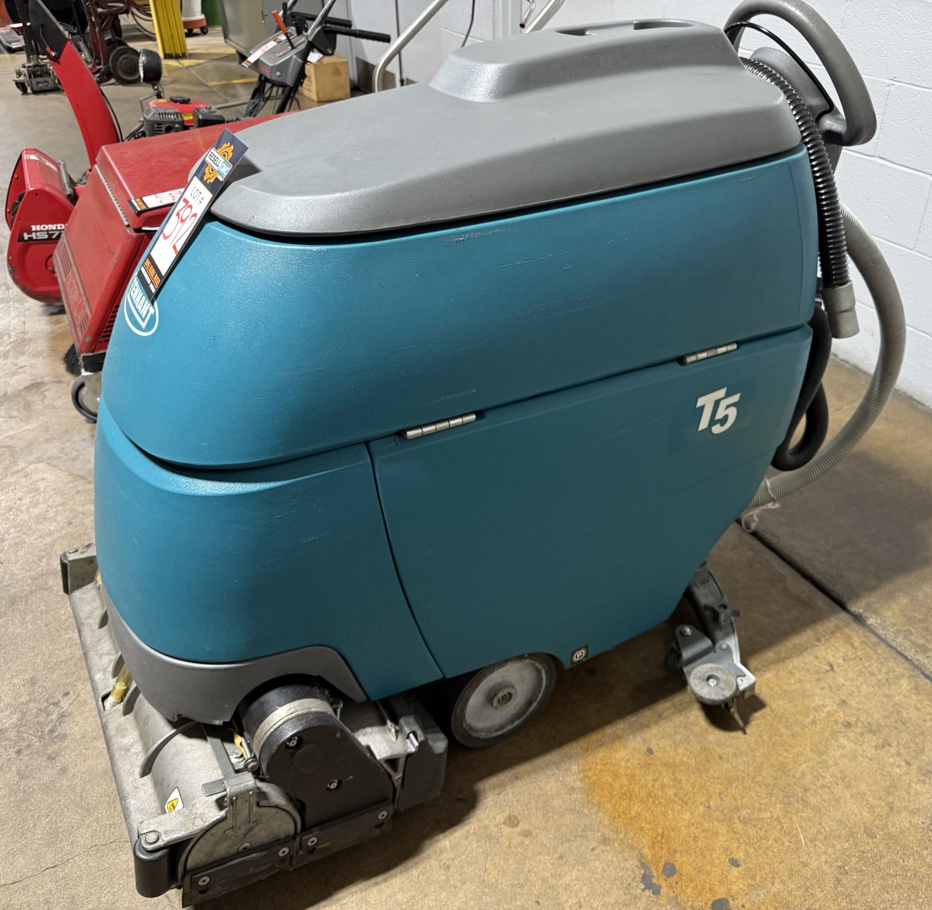 Tennant Model T5 Floor Scrubber (SN: T5-10371864)