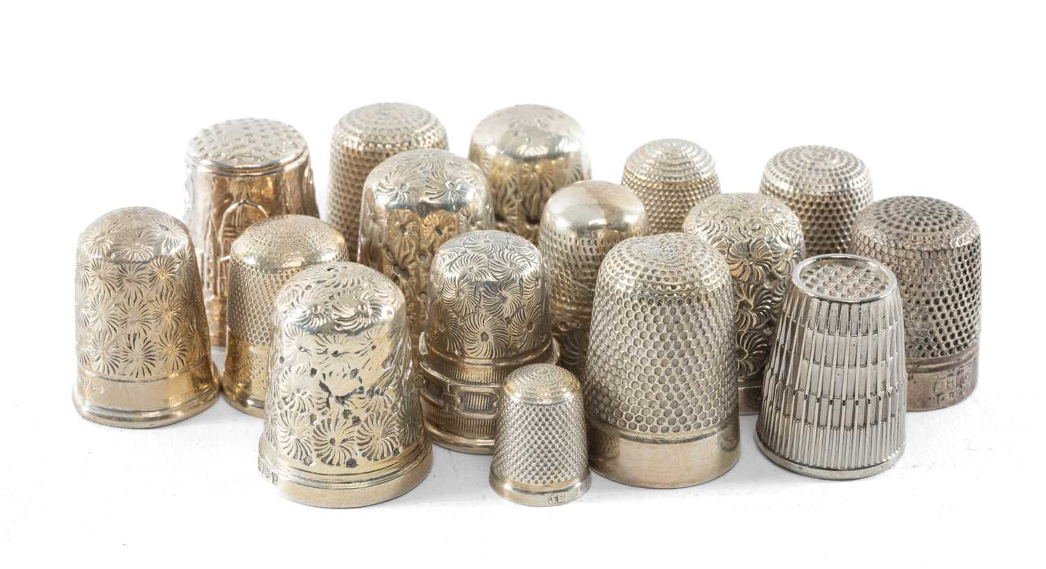 LARGE COLLECTION OF SILVER / WHITE METAL THIMBLES, nine hallmarked ...