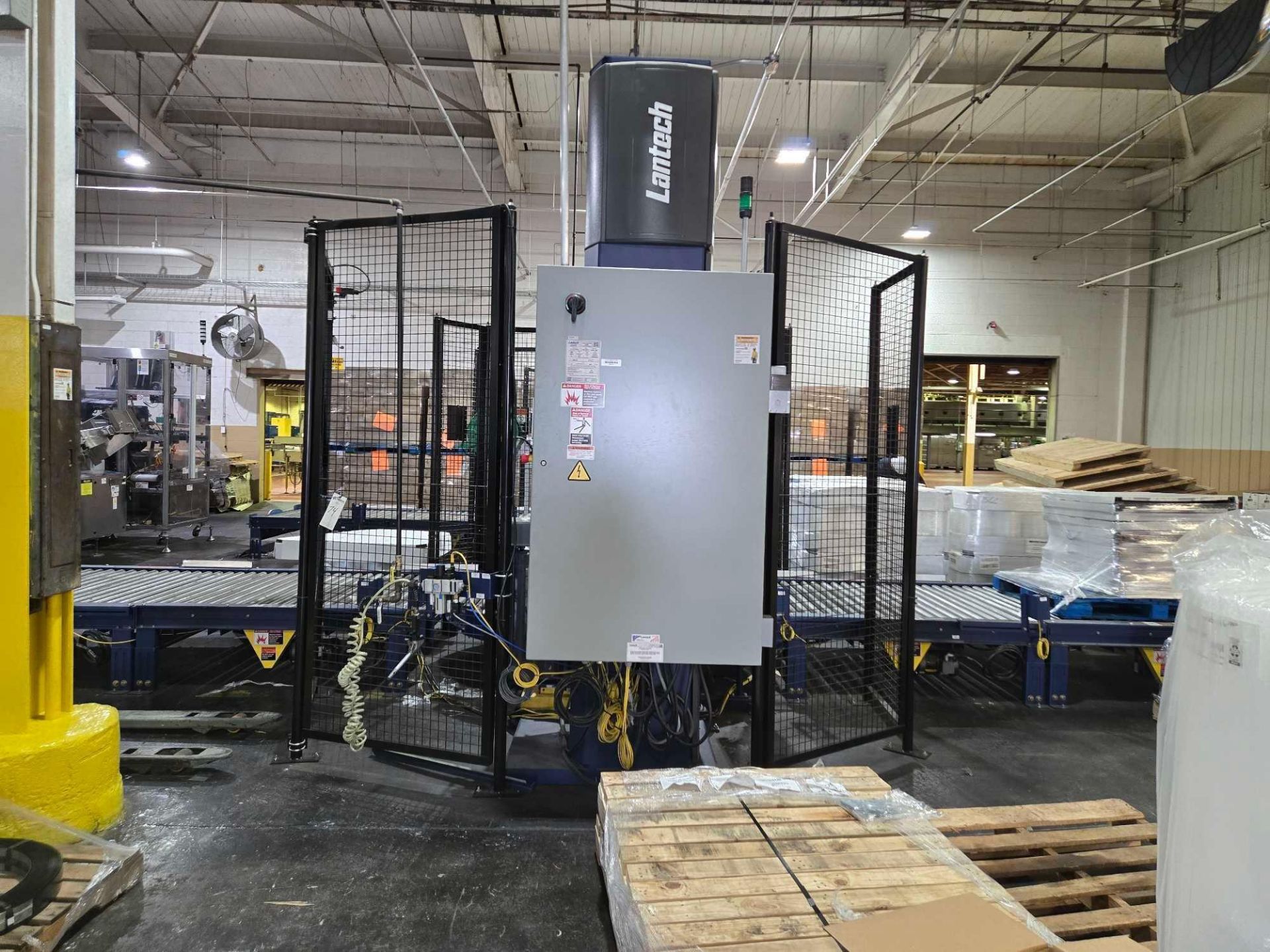 Used 2021 Lantech QA Auto Stretch Wrapper with: Manufactured Date ...
