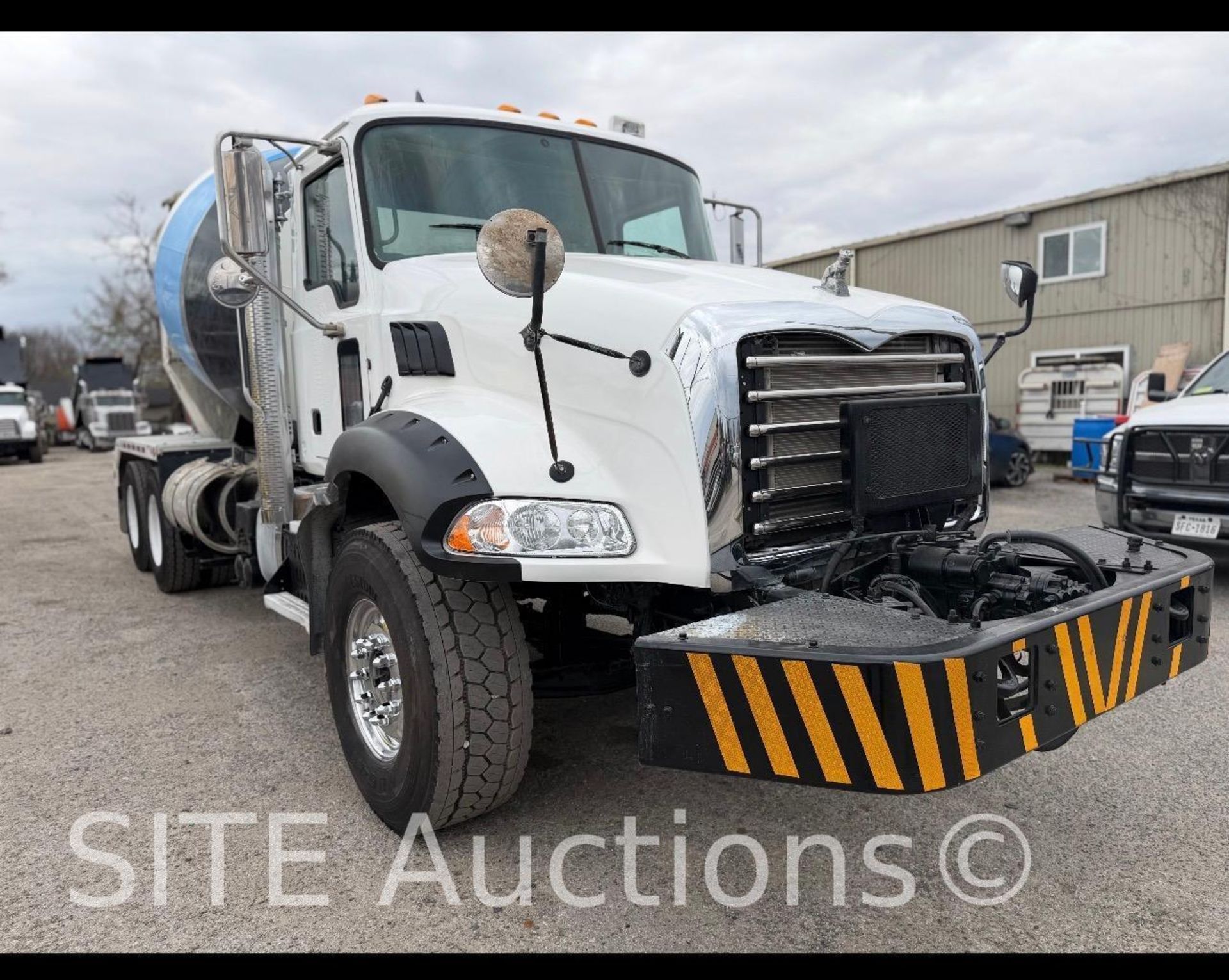 Mack MP7 Diesel engine, Allison A/T, Camelback Susp, Continental 10.5 ...