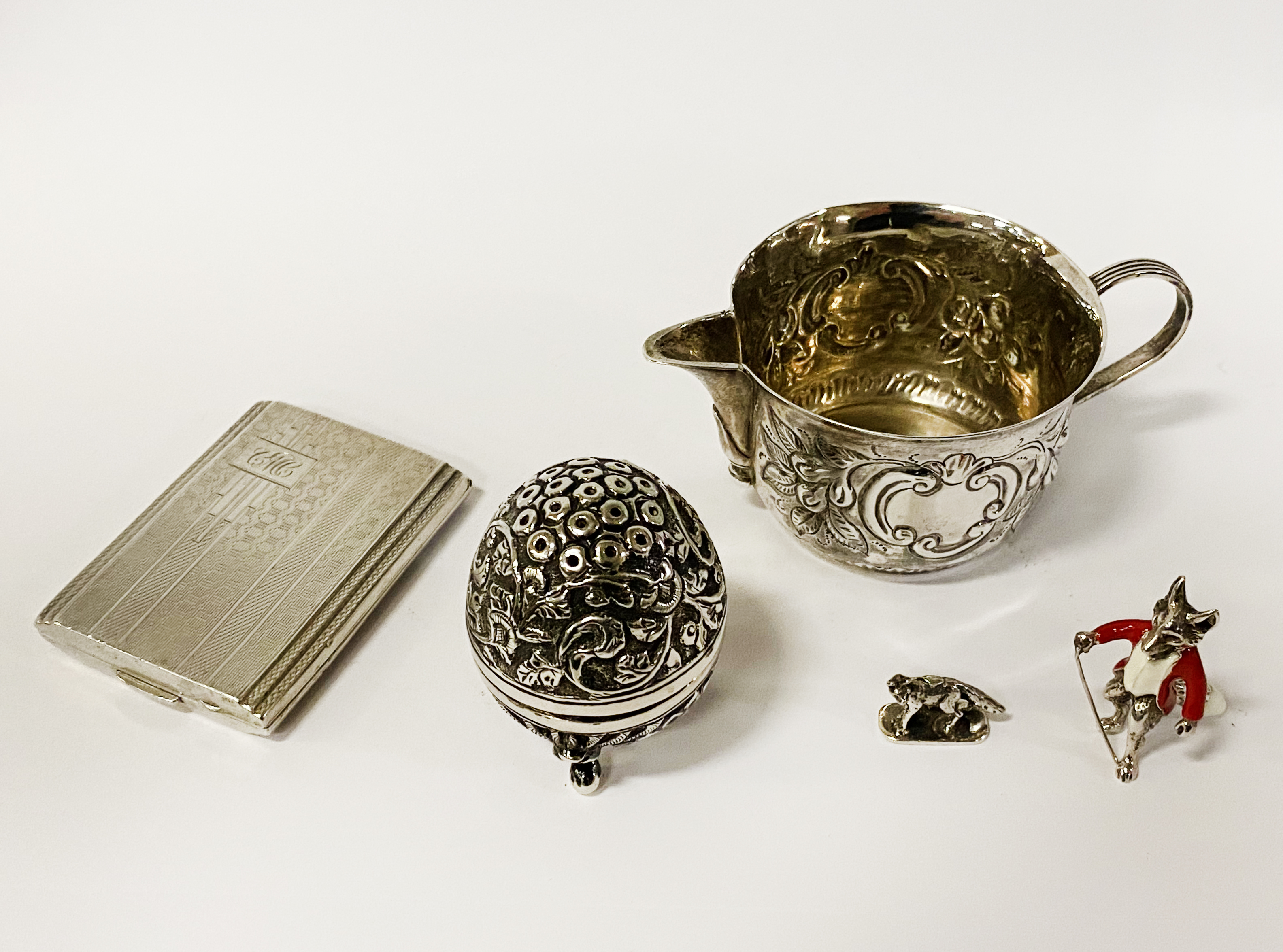 COLLECTION OF SILVER ITEMS TO INCLUDE AN ENAMELLED FOX - 148 GRAMS APPROX