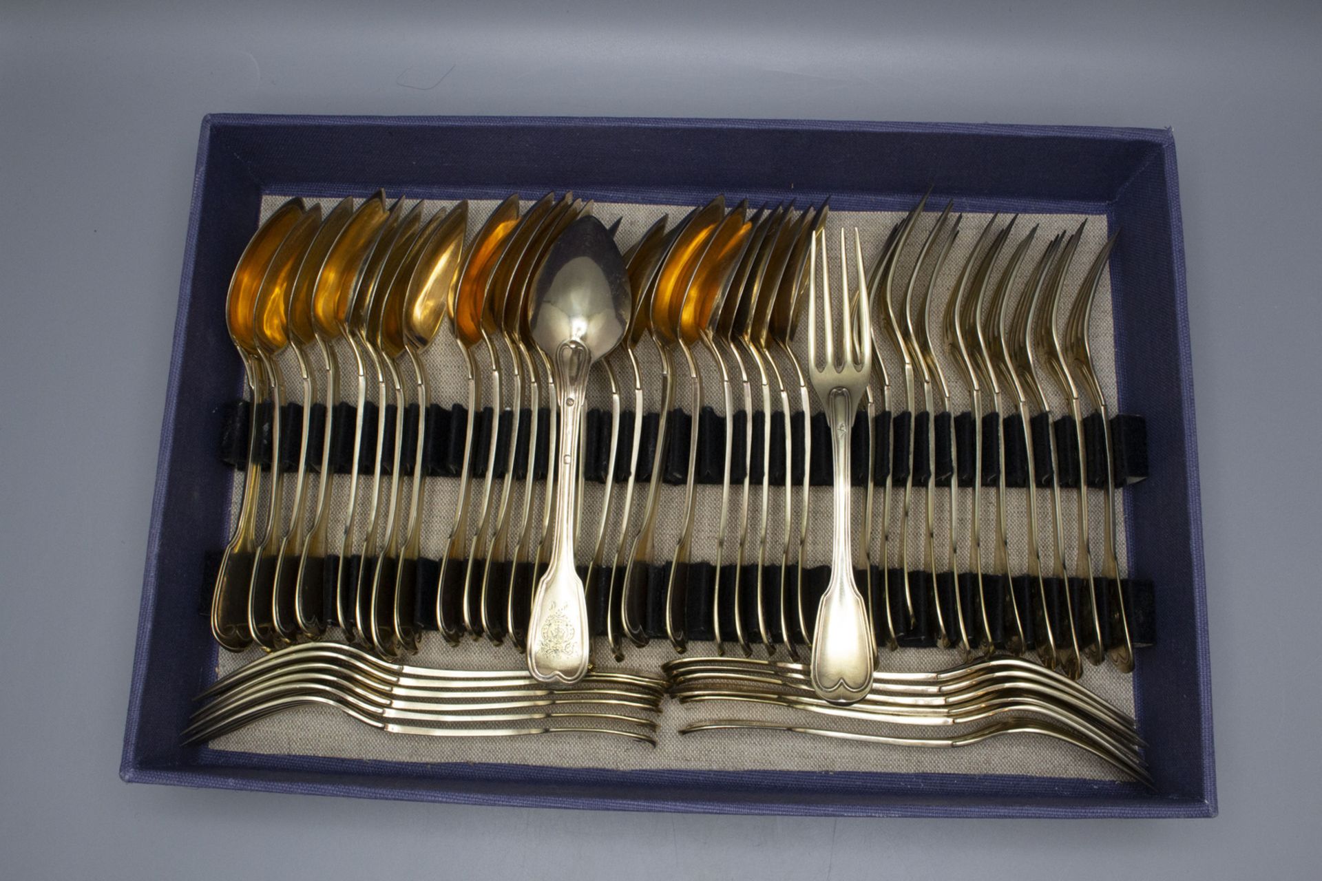 48-tlg. Silberbesteck / A set of 48 pieces silver cutlery, Charles ...