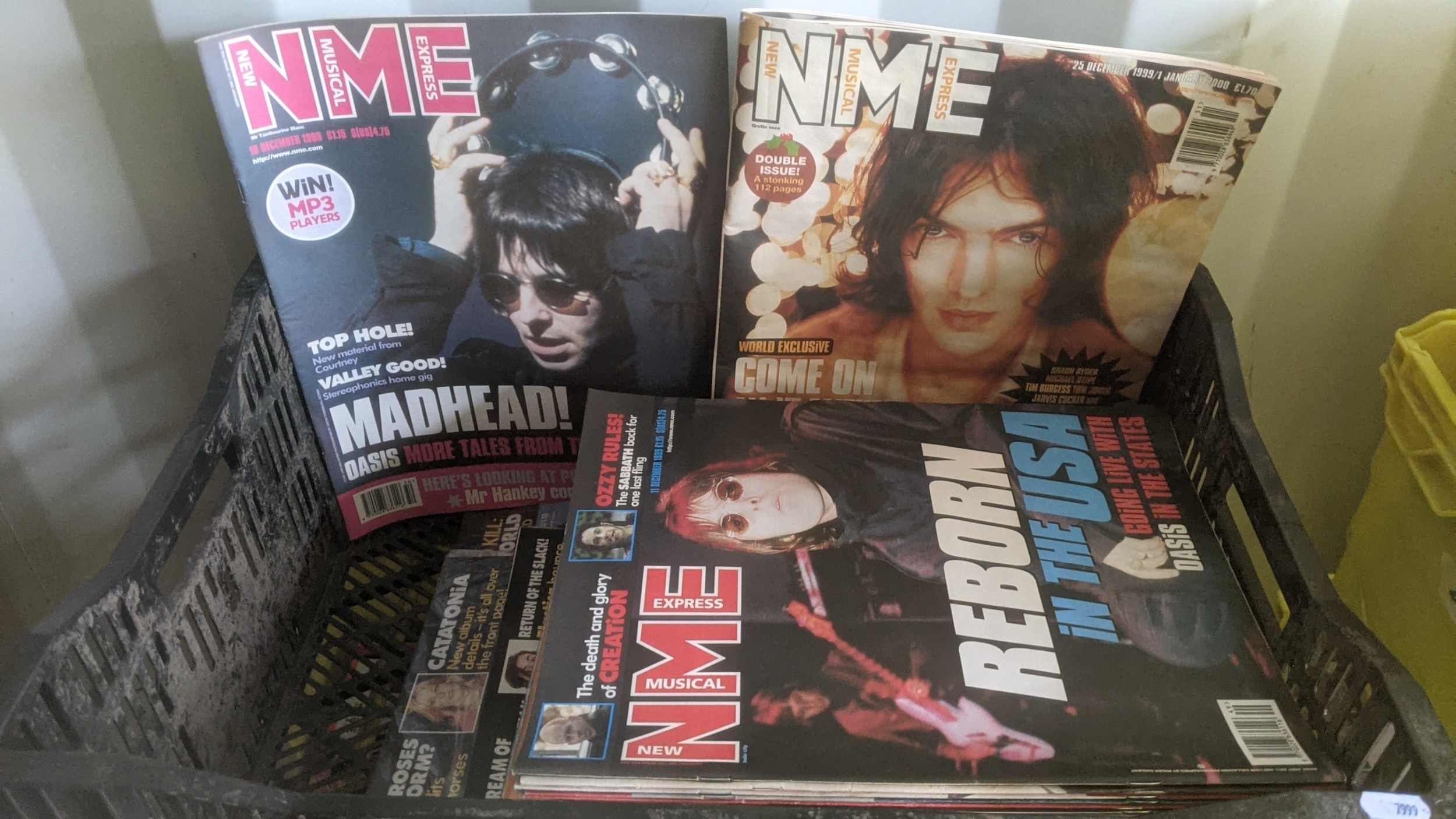 A large collection of approx 900 NME (New Musical Express) magazines ...