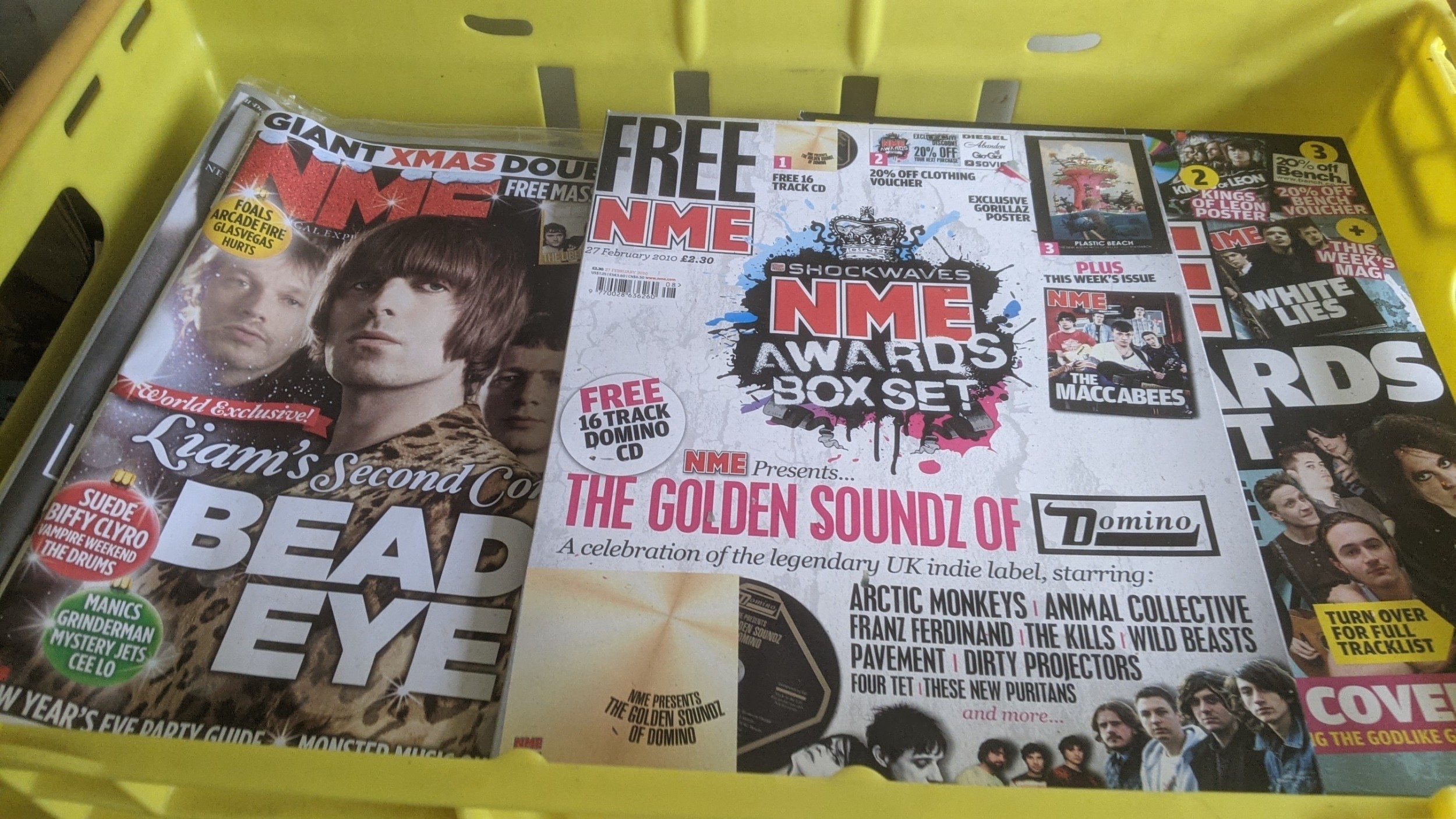 A large collection of approx 900 NME (New Musical Express) magazines ...