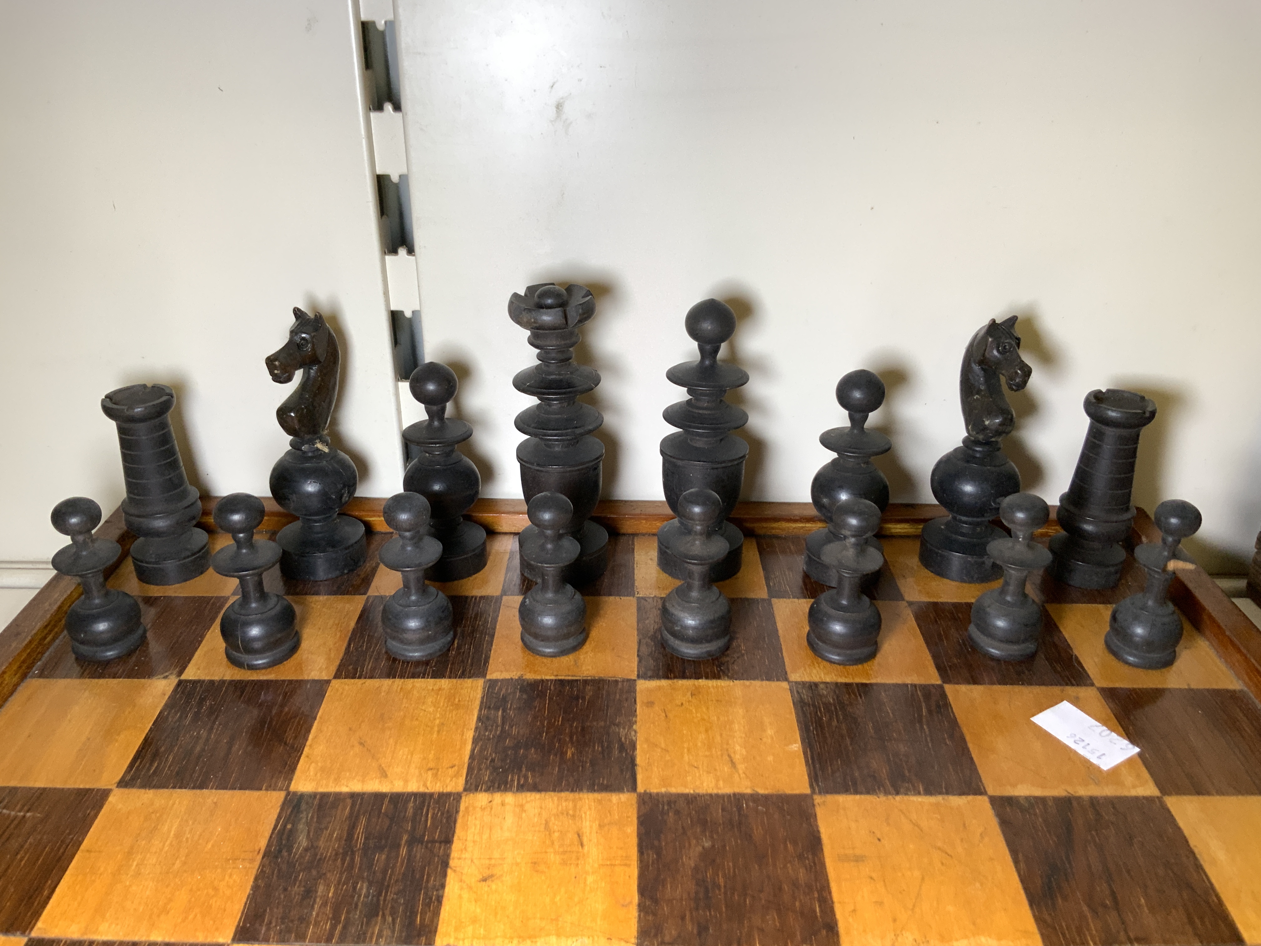VINTAGE WOODEN CHESS SET WITH BOARD - 41 X 41 CM BOARD, ALL 32 PIECES ...