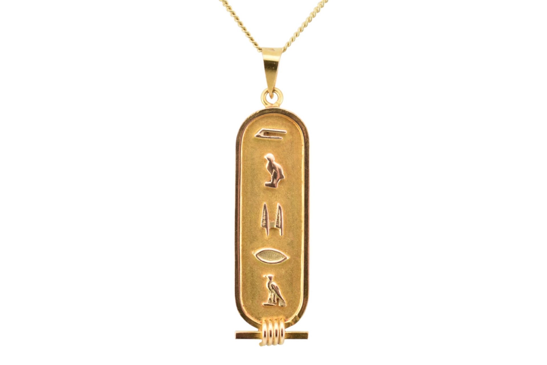 An 18ct gold Egyptian cartouche pendant and necklace chain. The pendant ...