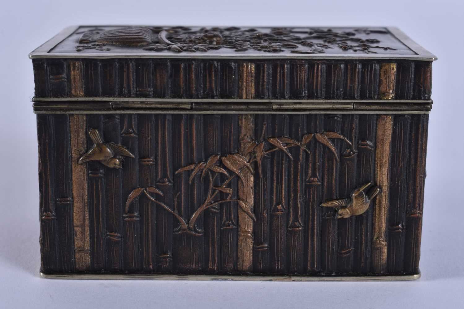 A SMALL 19TH CENTURY JAPANESE MEIJI PERIOD BRONZE CASKET decorated in ...