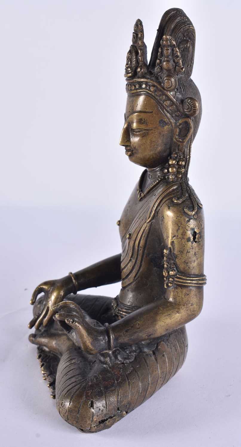 A FINE 18TH/19TH CENTURY TIBETAN NEPALESE BRONZE FIGURE OF A BUDDHA ...