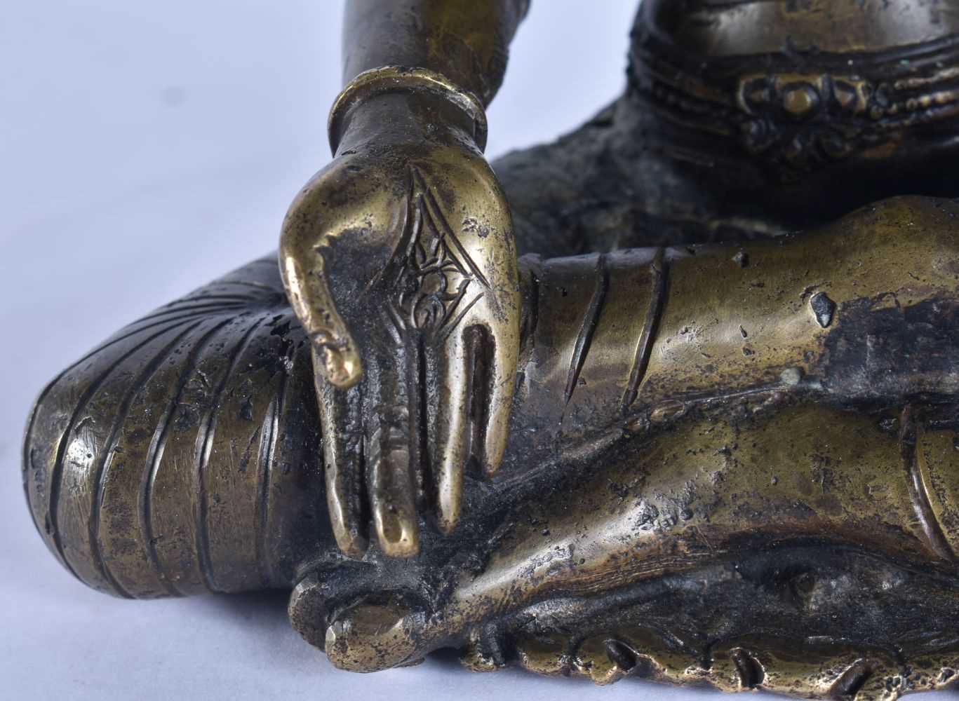 A FINE 18TH/19TH CENTURY TIBETAN NEPALESE BRONZE FIGURE OF A BUDDHA ...