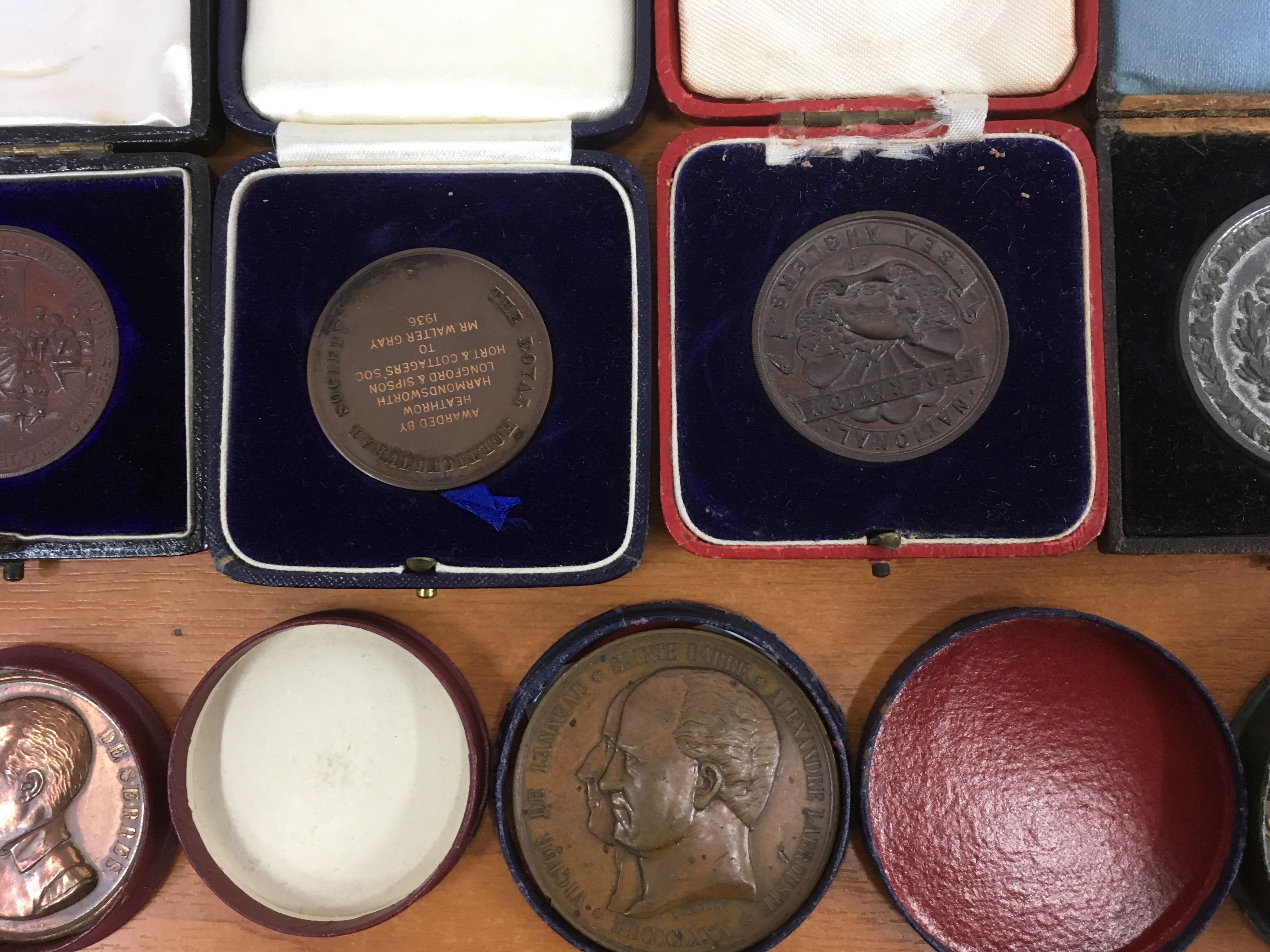 MEDALLIONS: A COLLECTION OF MAINLY BRONZE BOXED MEDALLIONS, PRIZE ...