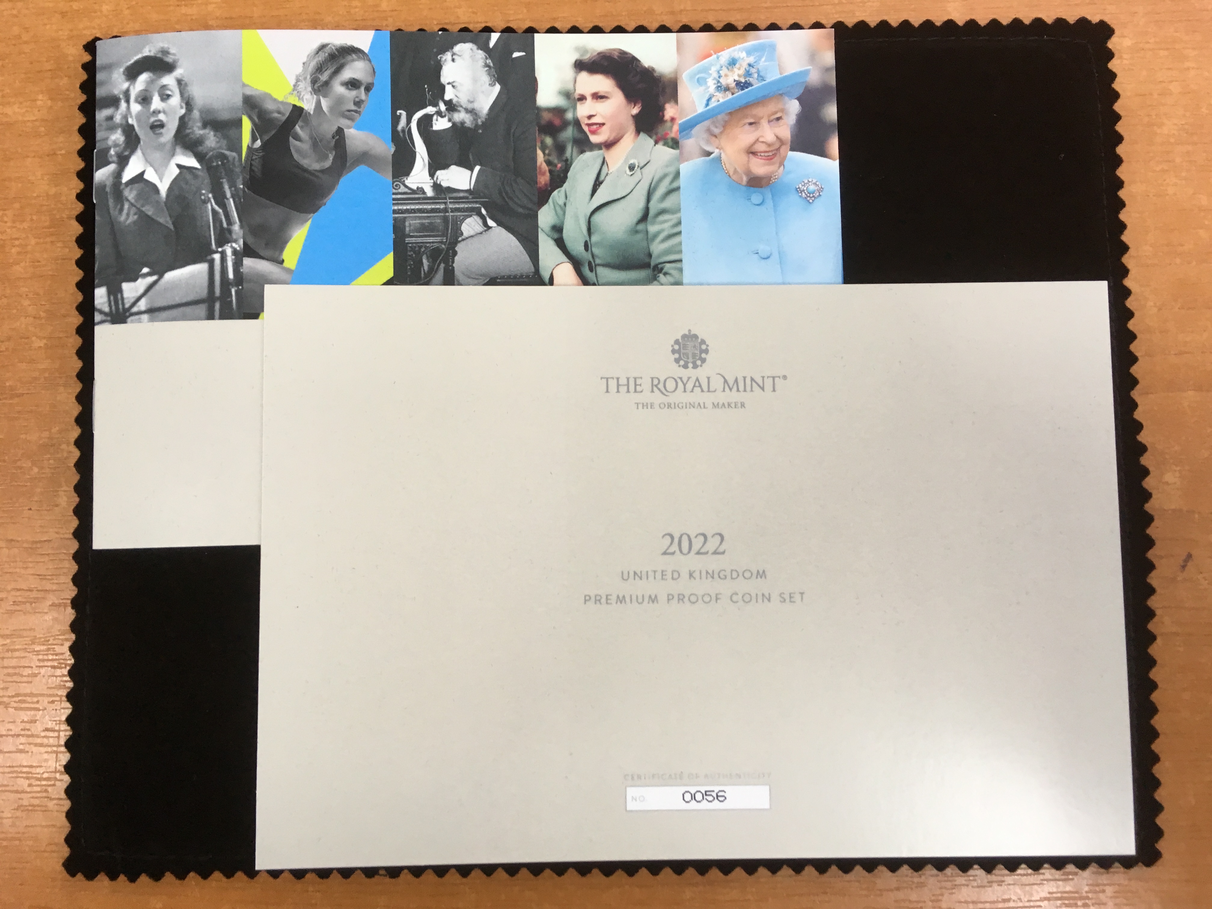 COINS: 2022 UK PREMIUM PROOF SET.